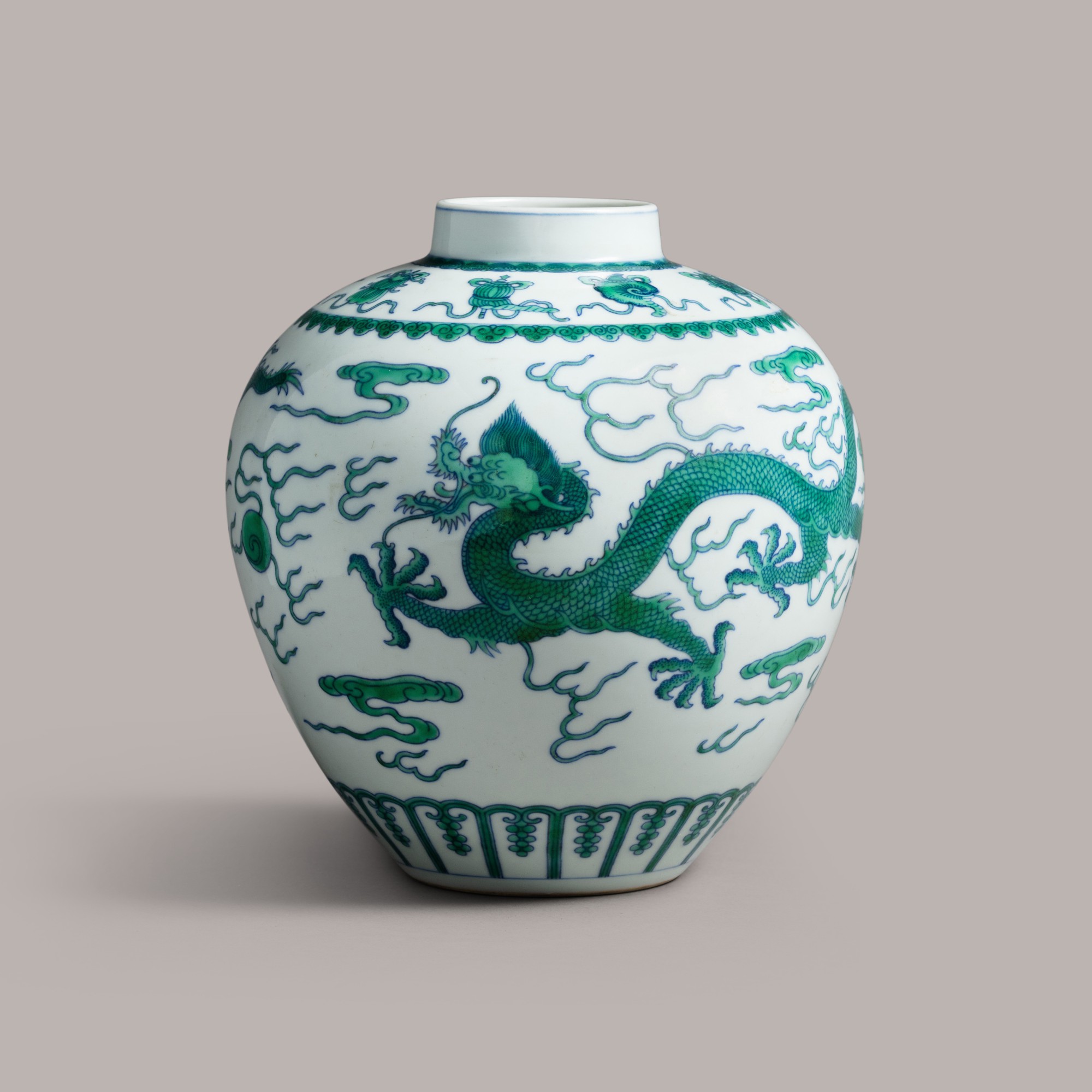 A green-enamelled 'dragon' jar Mark and period of qianlong | 清乾隆 ...