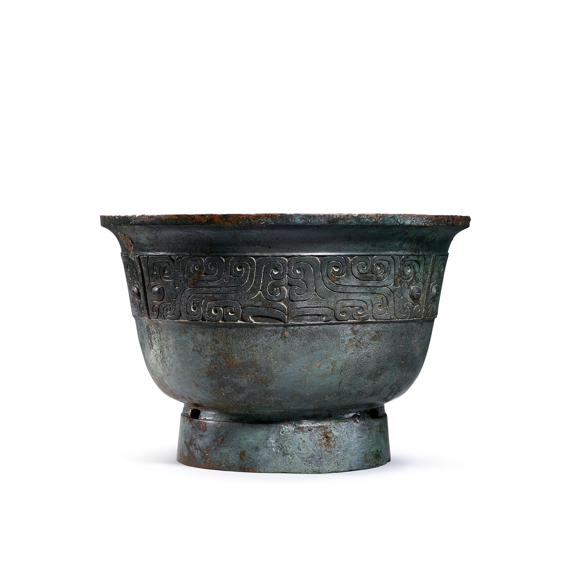 An archaic bronze ritual water vessel, Yu Late Shang dynasty | 商末 ...