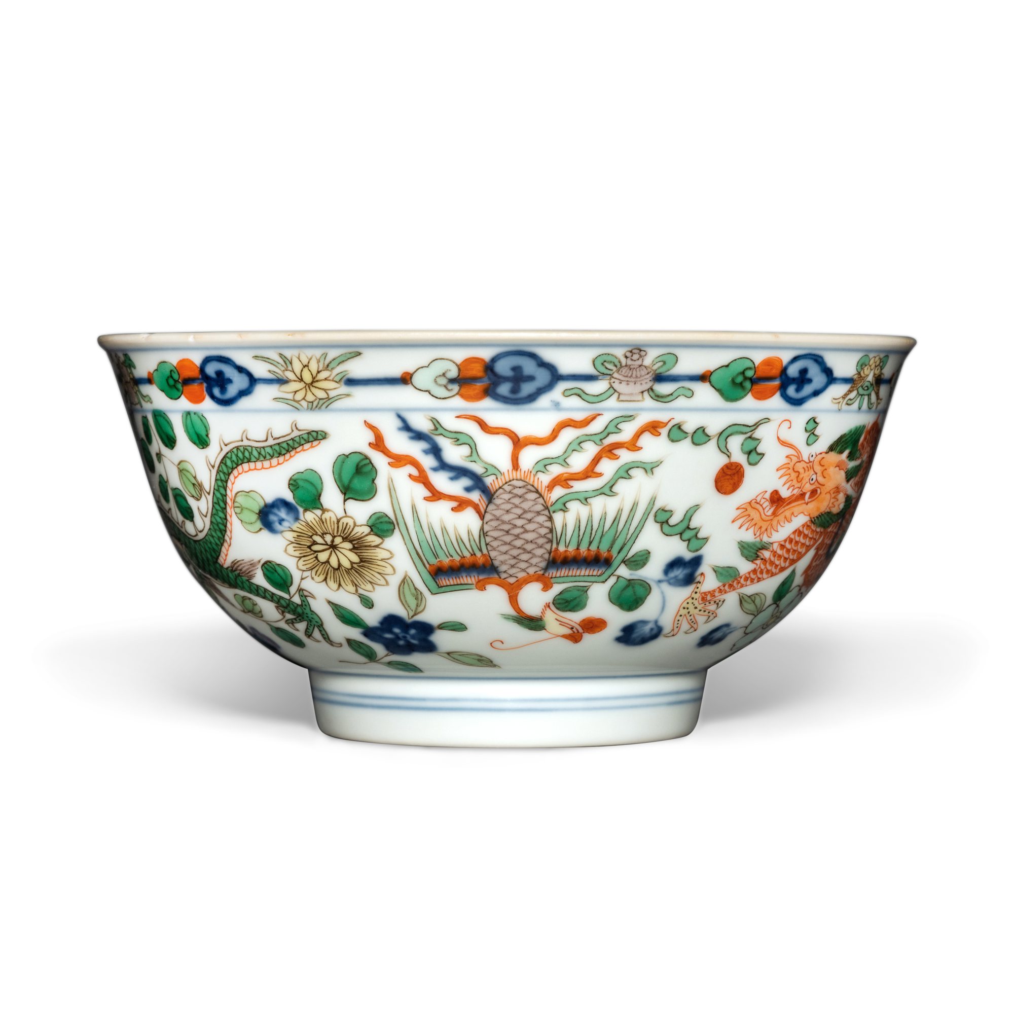 A wucai 'dragon and phoenix' bowl, Seal mark and period of Qianlong | 清 ...