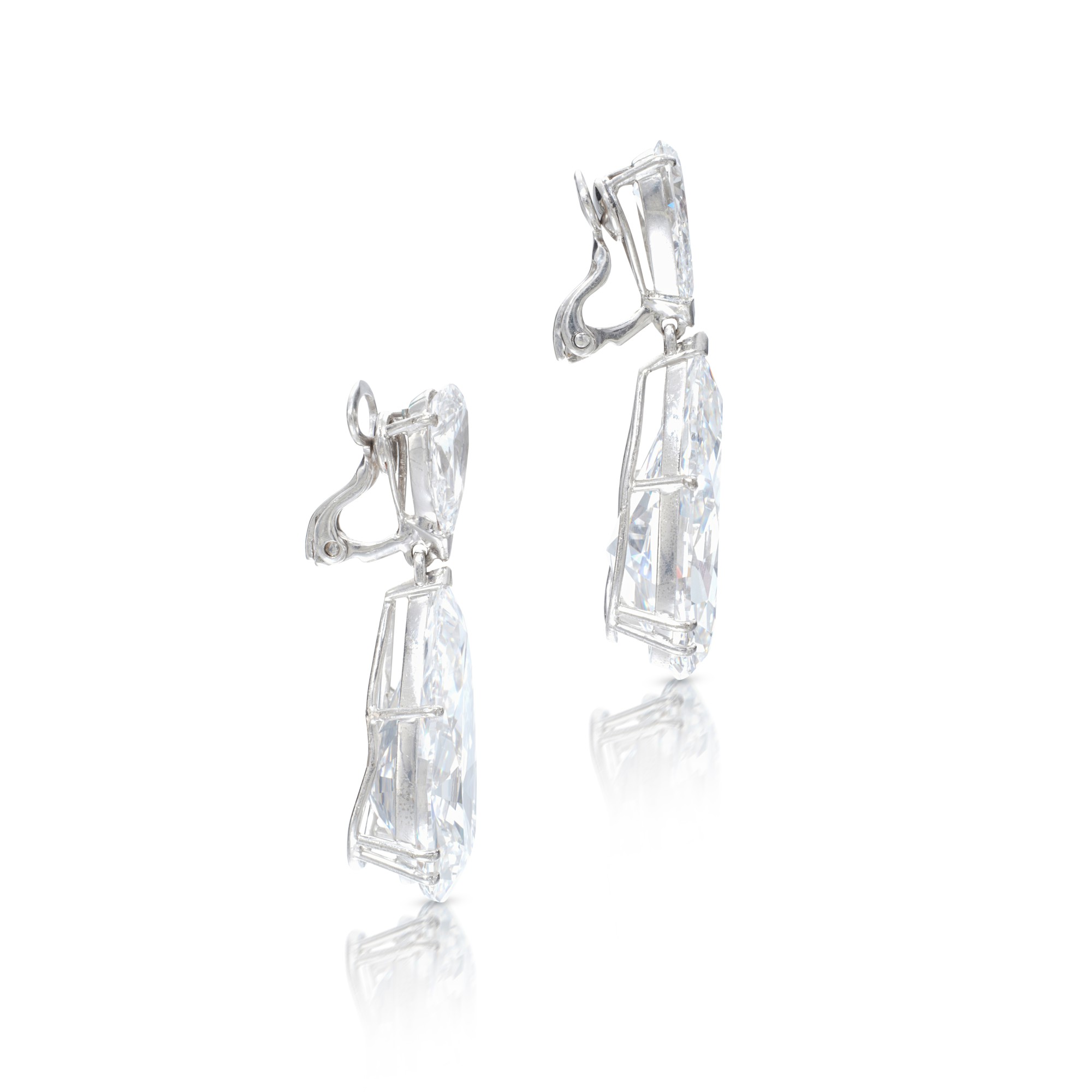 Attractive pair of diamond pendent ear clips | 鑽石耳墜一對 | Magnificent ...