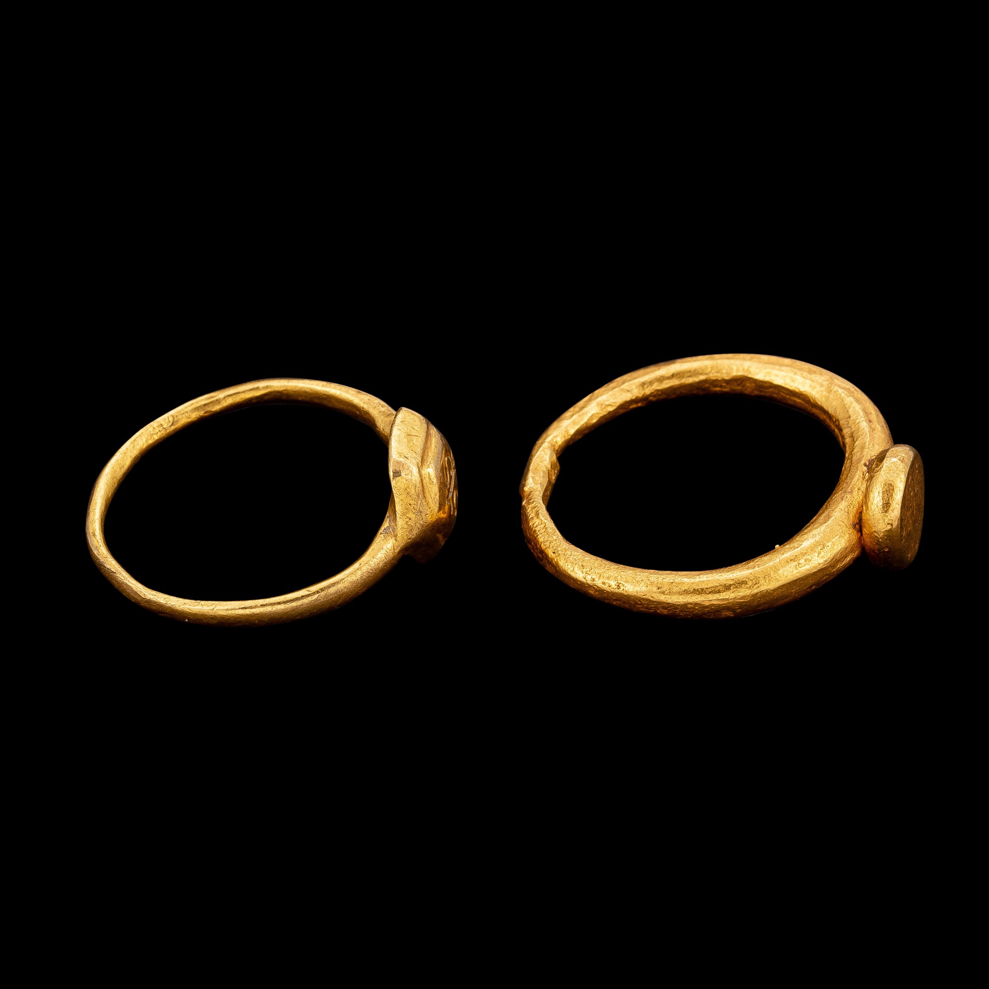 Two gold rings Central Java, Indonesia, 8th - 10th century | 八至十世紀 ...
