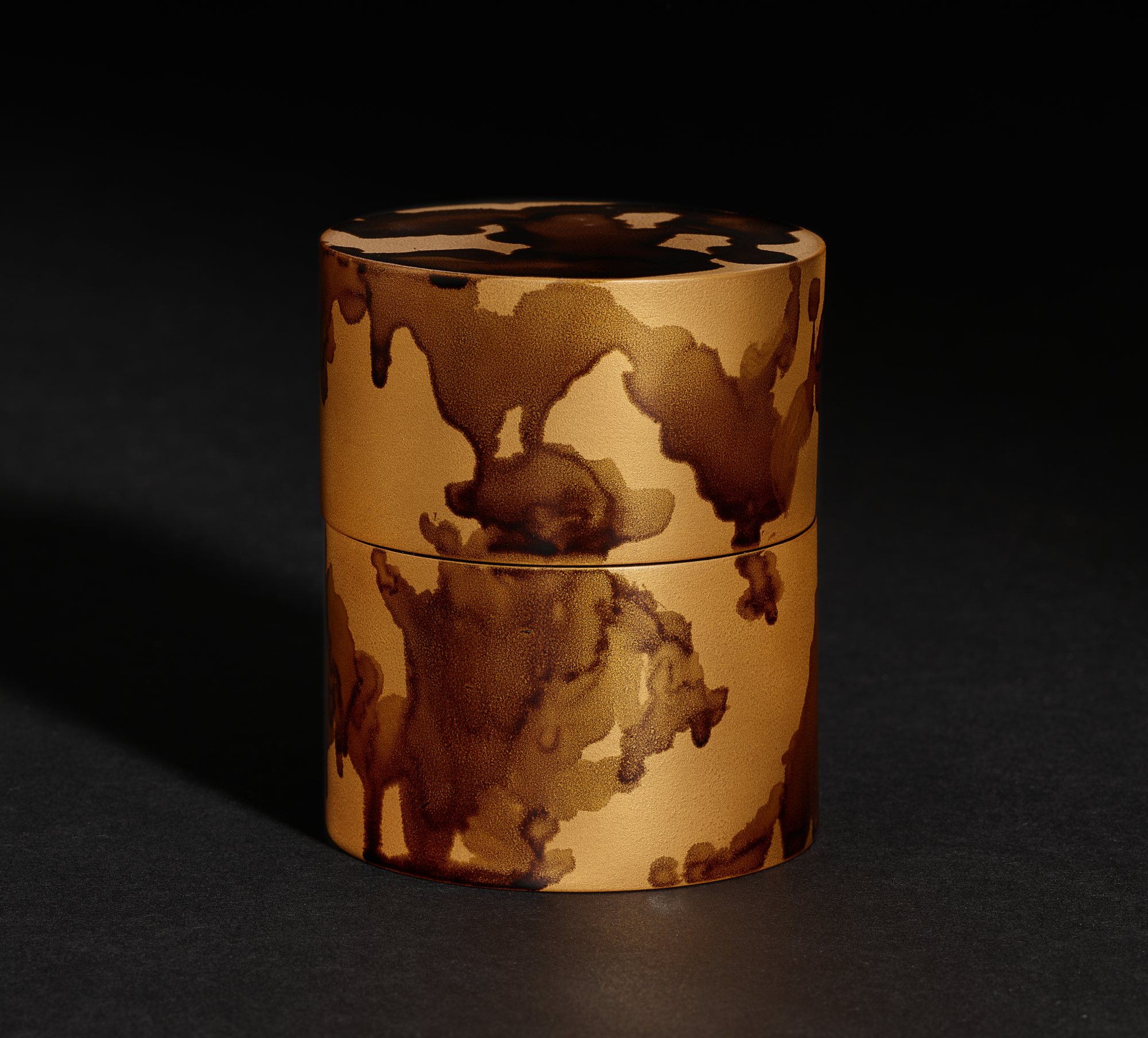 Ikeda Iwao (b. 1940), A brown lacquered circular tea caddy, chaki 池田巌 ...