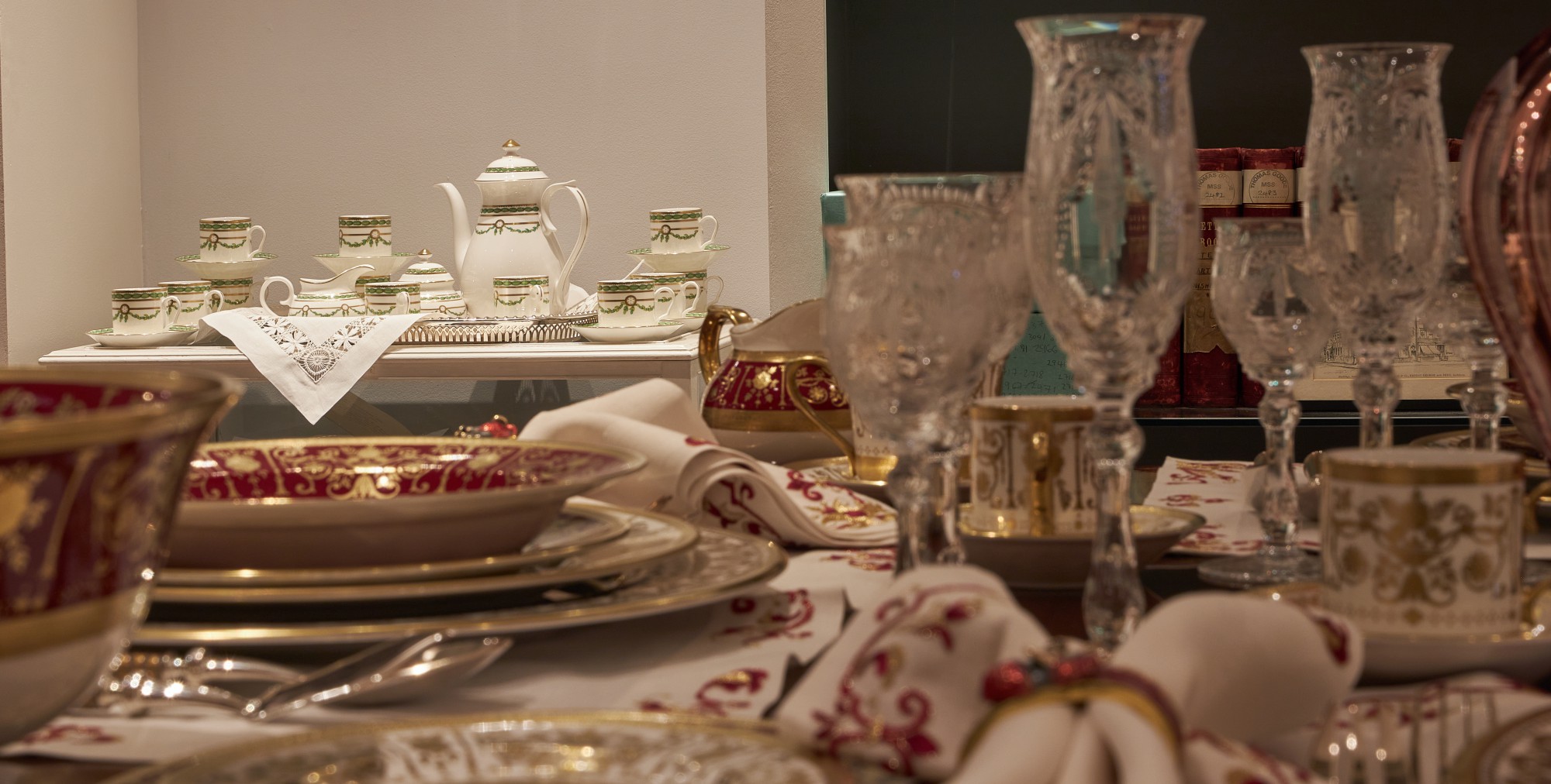 A Thomas Goode 'Green Garland' bone china part coffee service, various ...