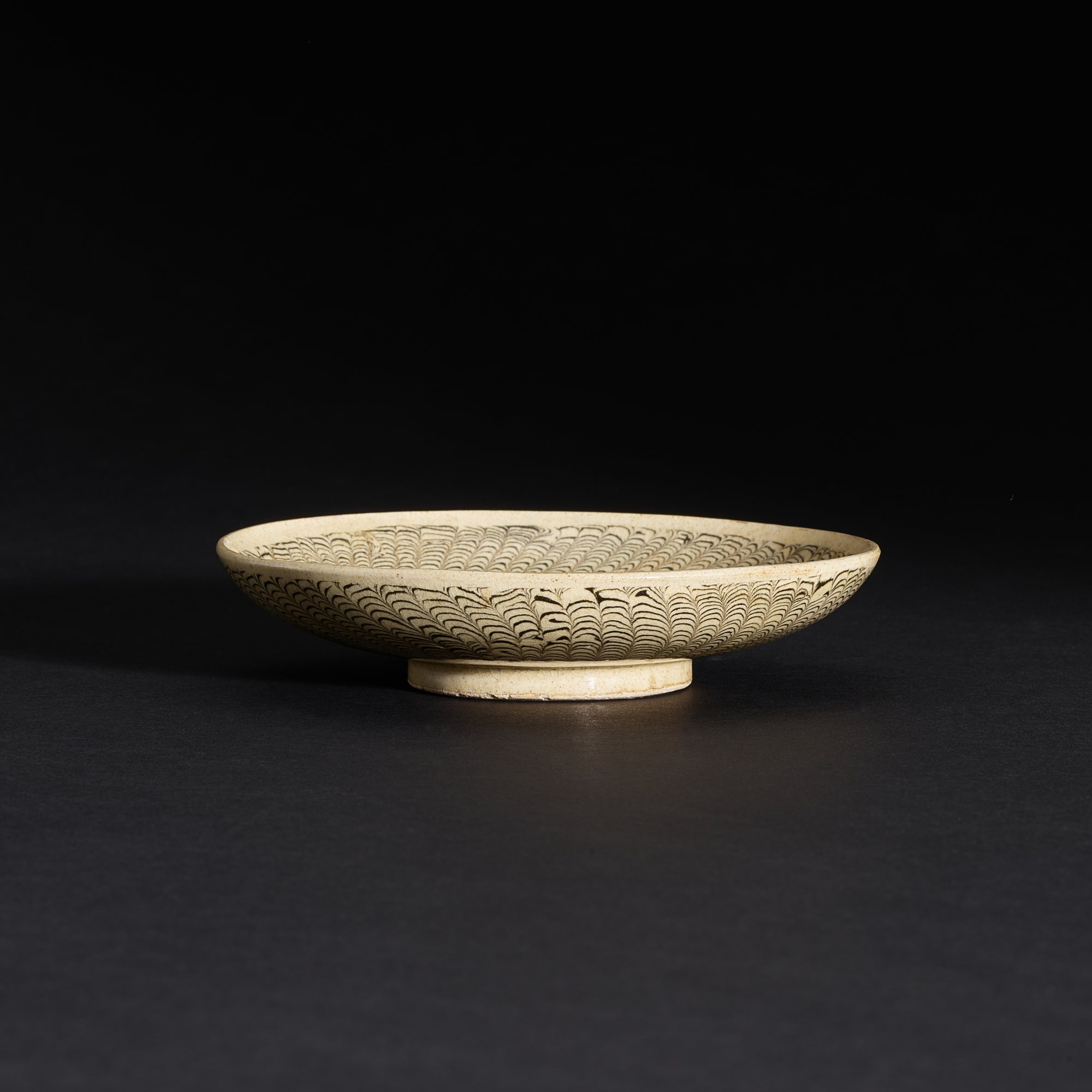 A Cizhou marbled clay dish, Northern Song dynasty 北宋 磁州白釉絞胎盤 | CHADŌ ...