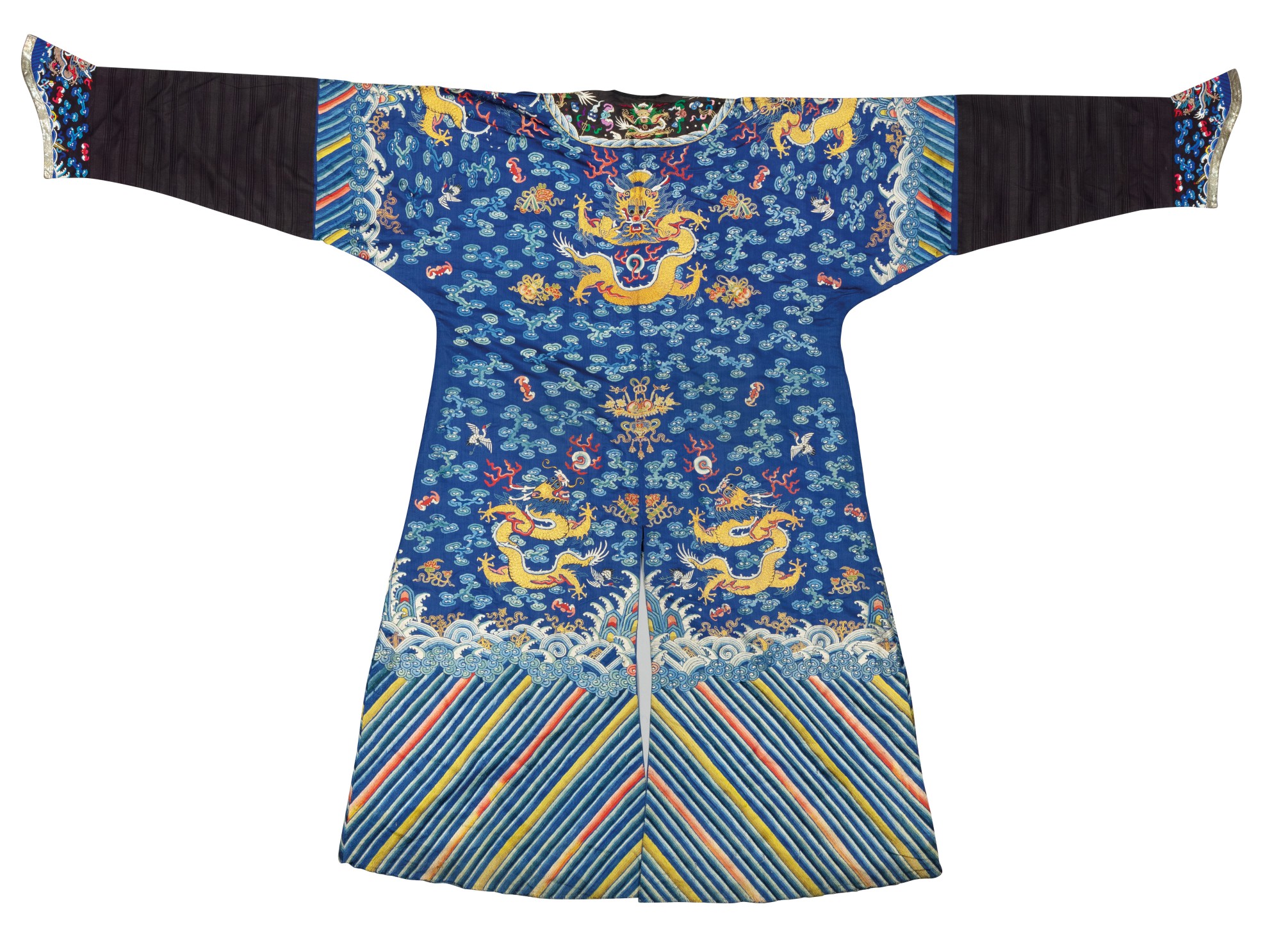 Robe en soie brodée à fond bleu et deux éléments brodés Dynastie Qing ...