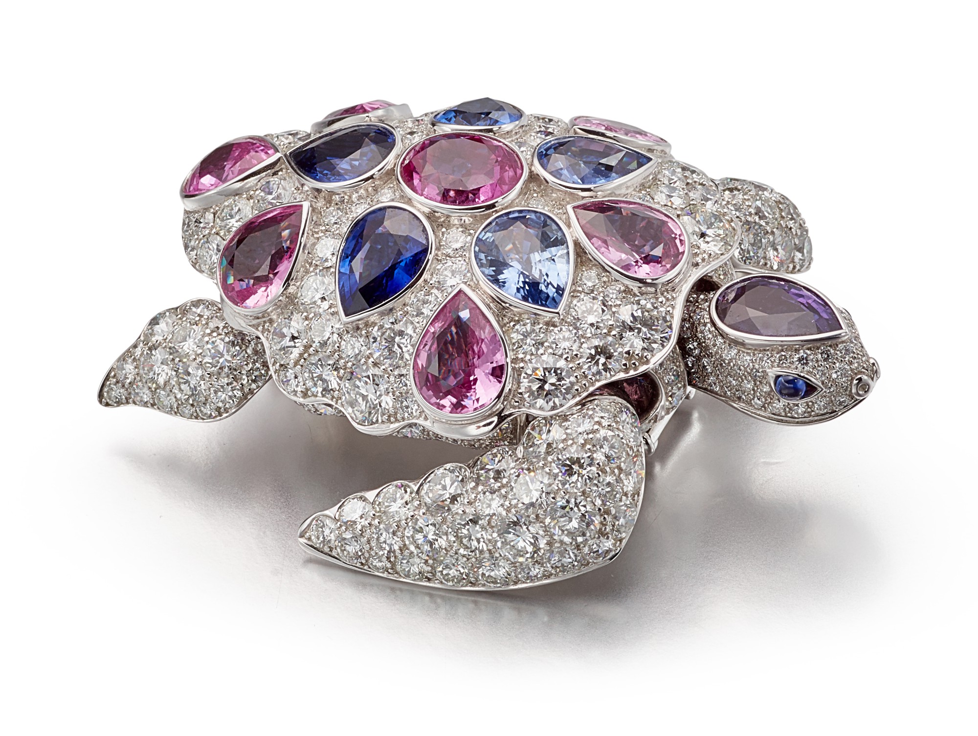 GRAFF | DIAMOND, SAPPHIRE AND COLOURED SAPPHIRE BROOCH | 格拉夫 鑽石 配 藍寶石 及 ...