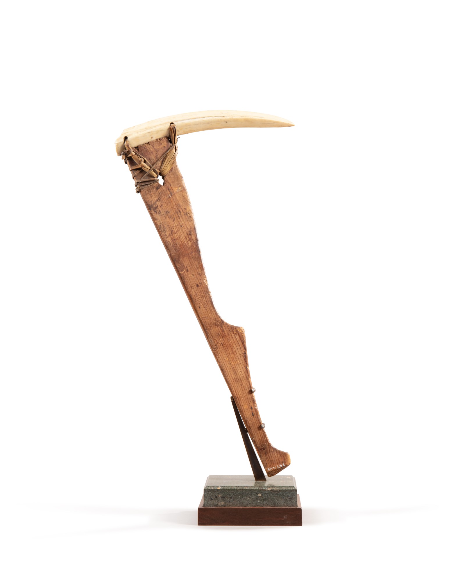 Inupiaq Pickaxe, Alaska, 19th century | Pioche, Inupiaq, Alaska, XIXe ...