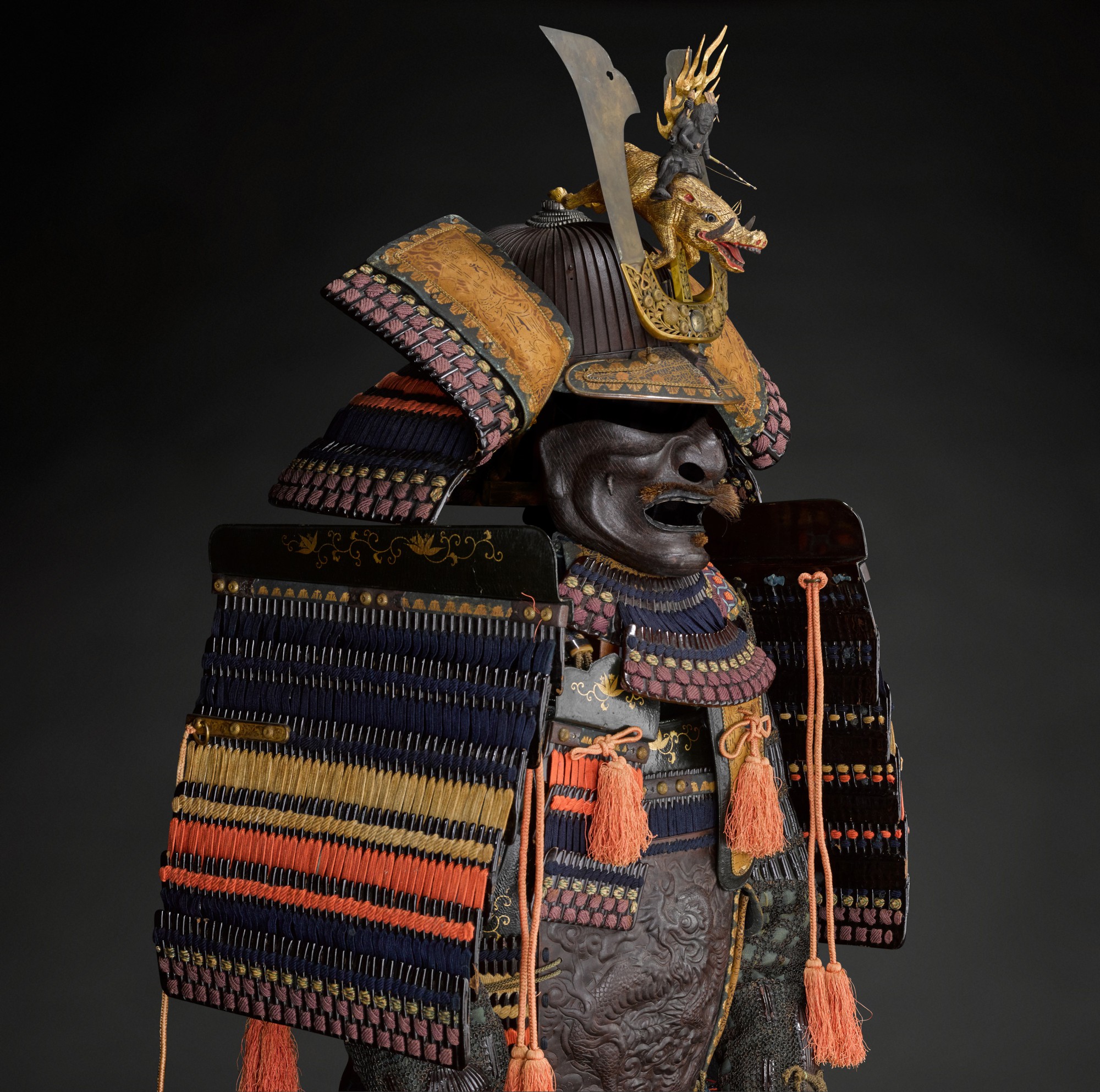 An iroiro-odoshi nimai-do gusoku [armour with variegated lacing] | The ...