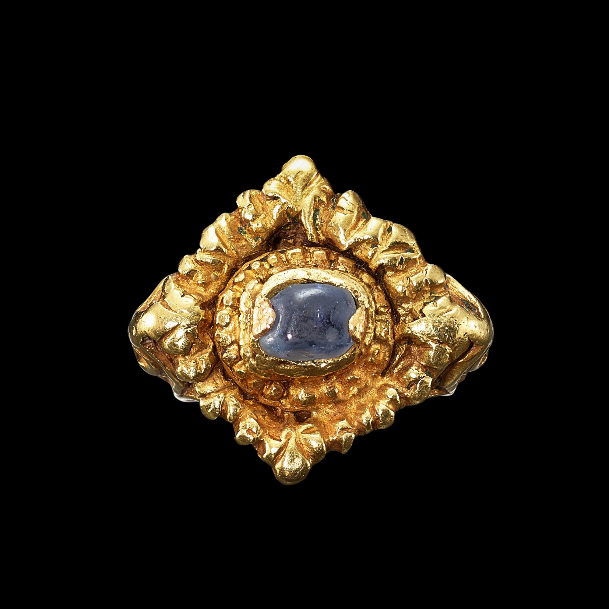A gold and sapphire ring with ornated shank Champa, 14th century | 占城 ...