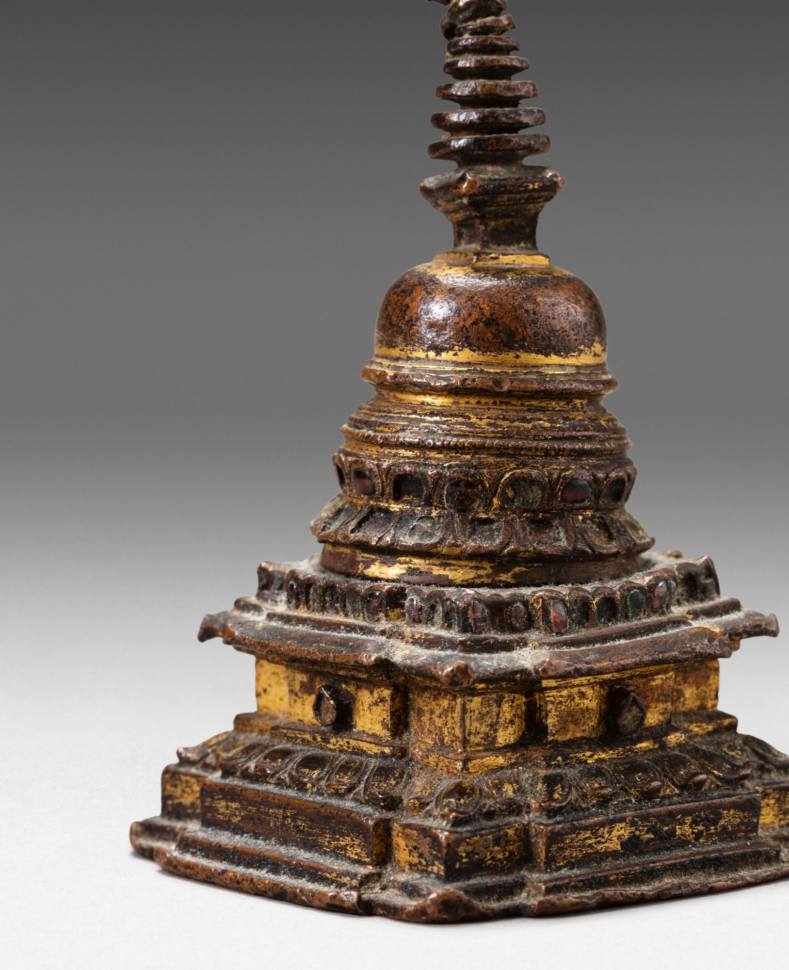 A small gilt-copper stupa Nepal, 15th century | 尼泊爾 十五世紀 鎏金銅佛塔 | Arts d ...