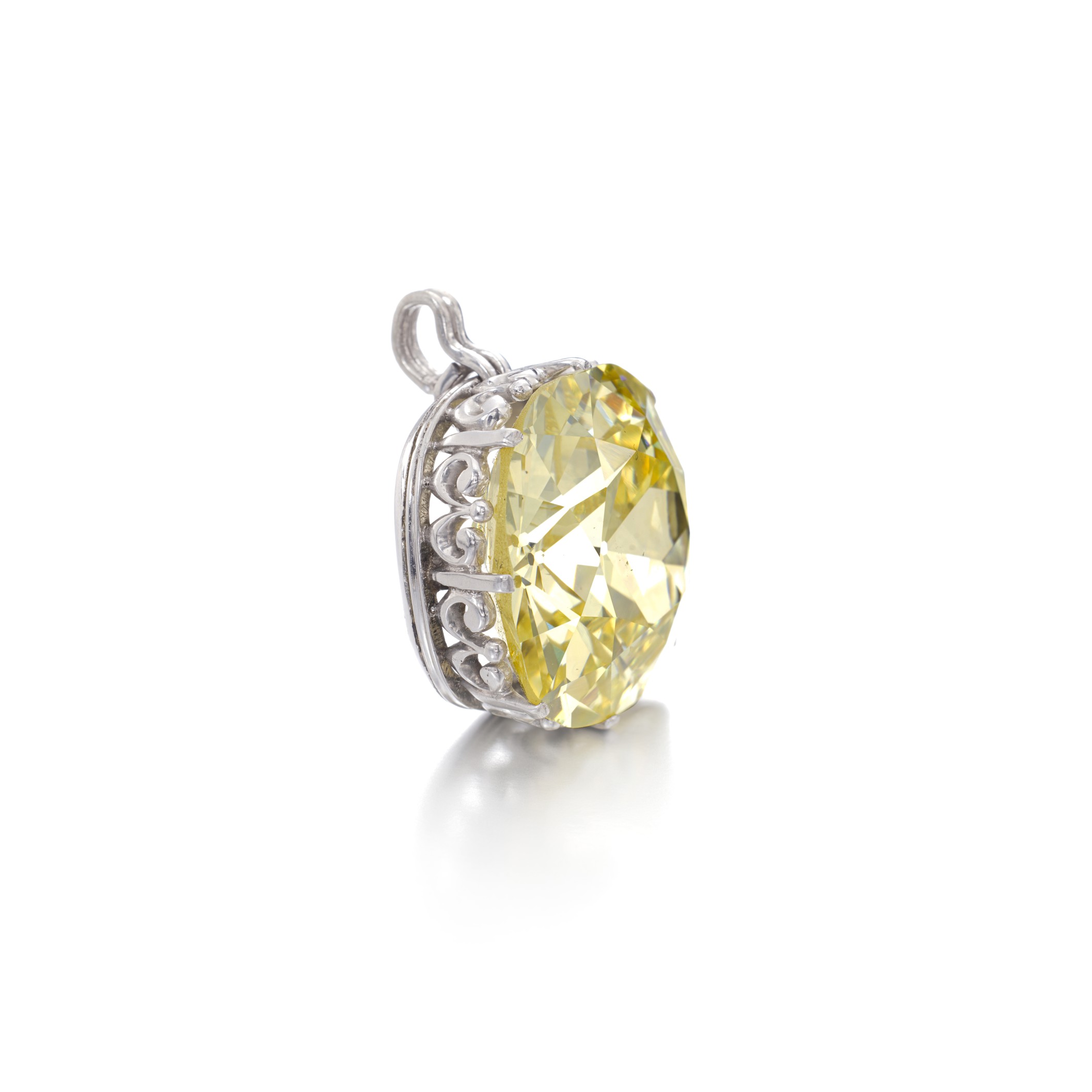 Impressive fancy yellow diamond pendant | 彩黃色鑽石吊墜 | Magnificent Jewels ...