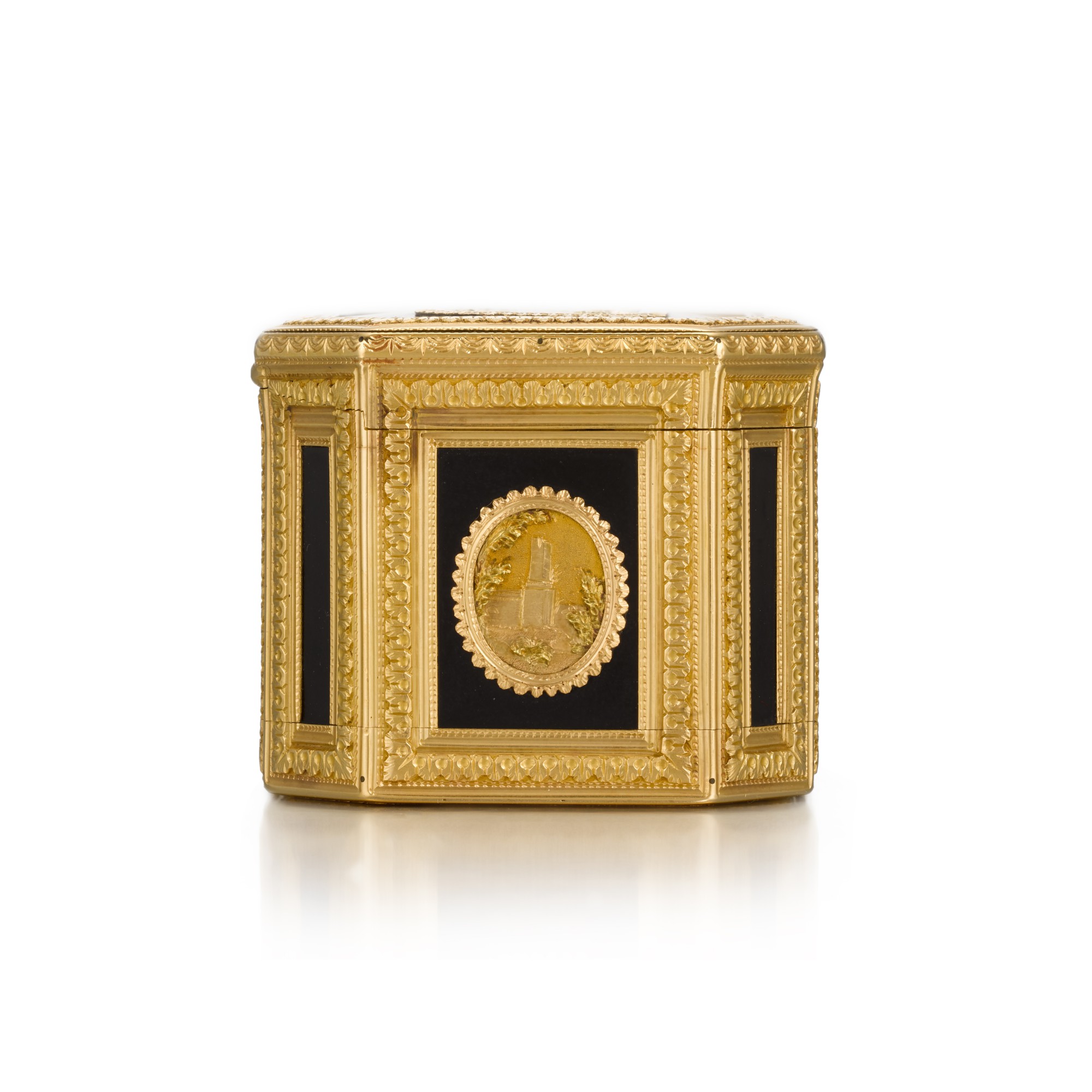 A two-colour gold and tortoiseshell snuff box, Louis Roucel, Paris ...