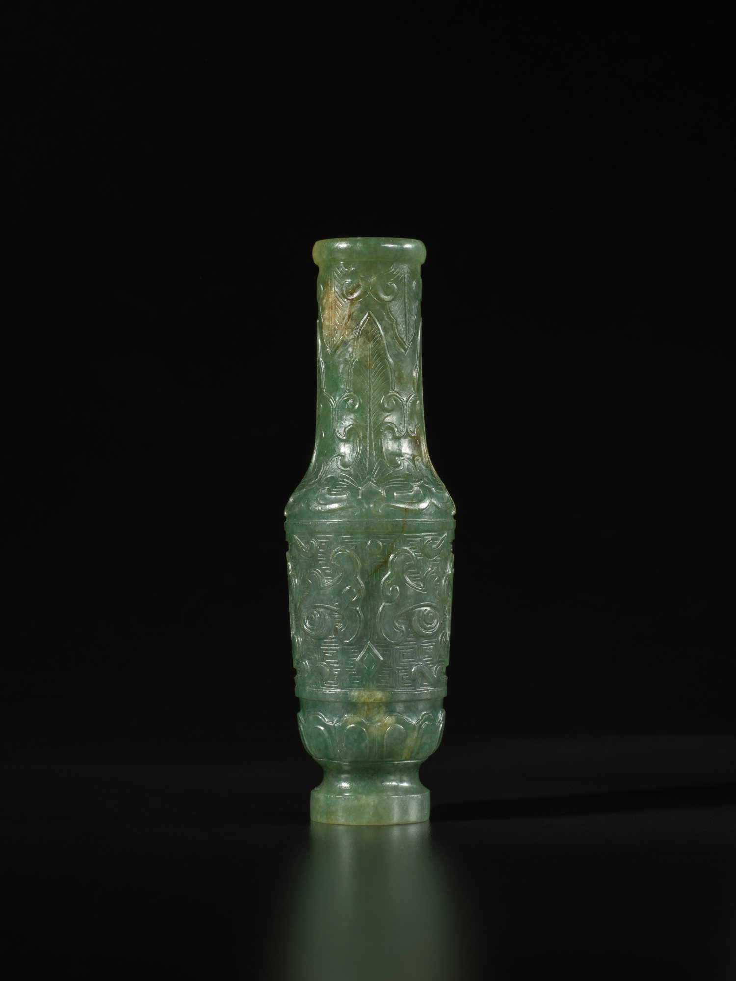 A small archaistic jadeite vase, Qing dynasty, Qianlong period | 清乾隆 翠玉 ...