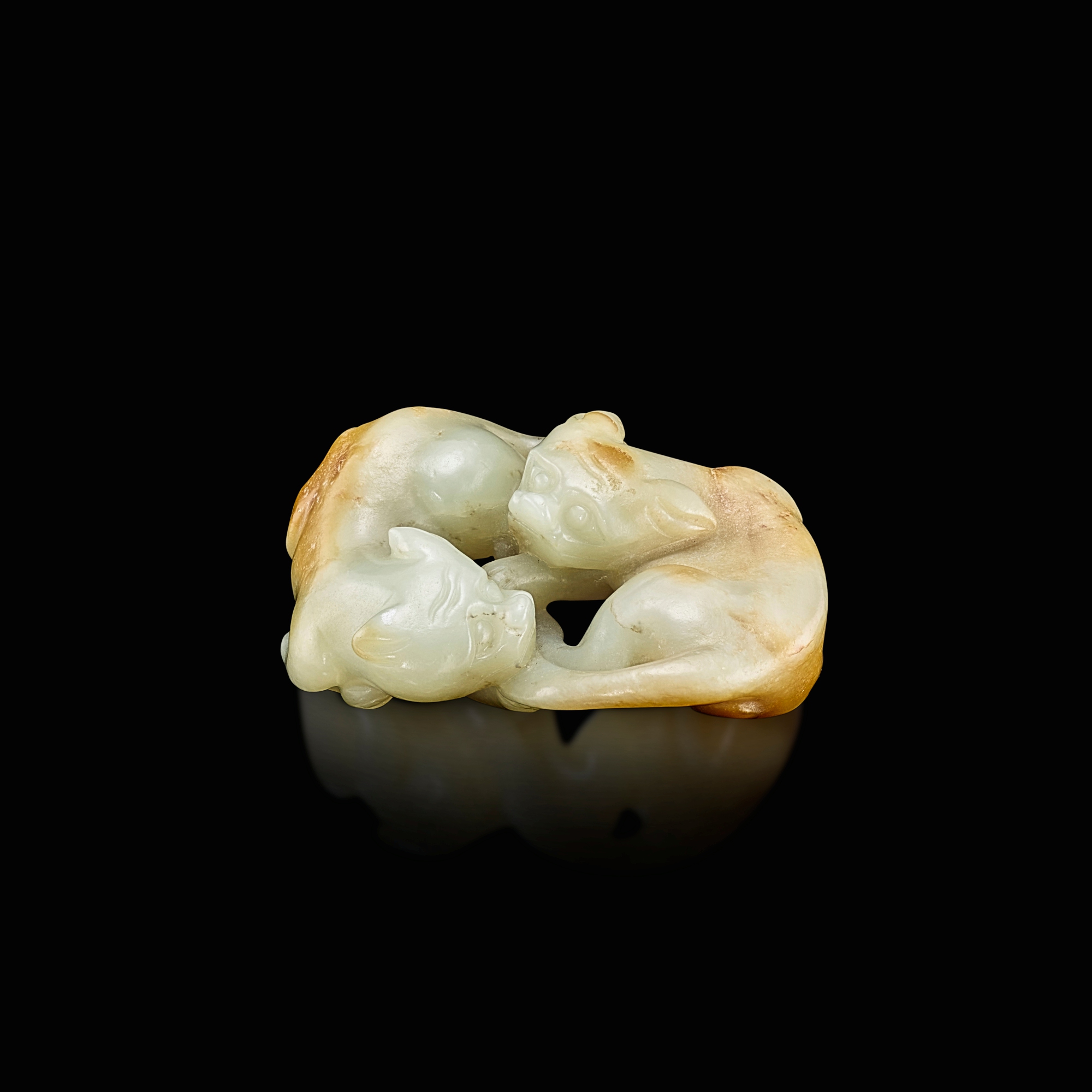 A celadon and russet jade 'badgers' group, 17th century 十七世紀 青白玉雙獾 ...