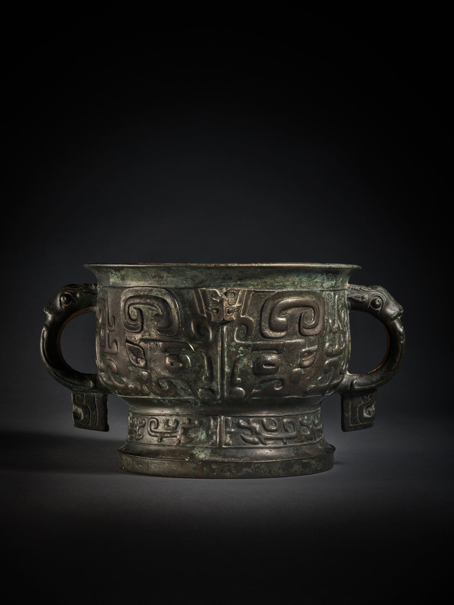 An archaic bronze ritual food vessel (Gui), Western Zhou dynasty | 西周 ...