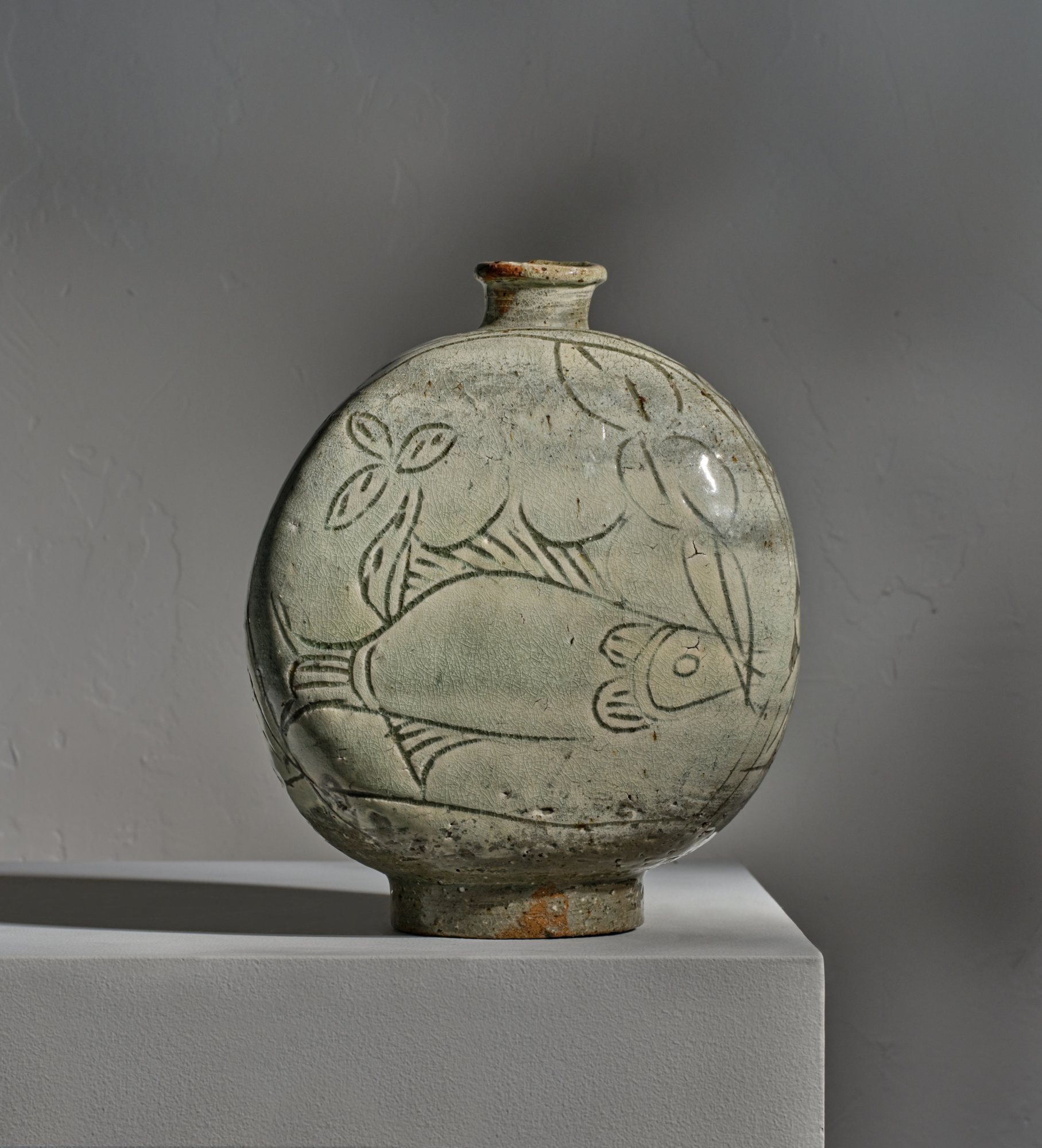 A Buncheong sgraffiato 'fish' moonflask, Joseon dynasty, late 15th ...