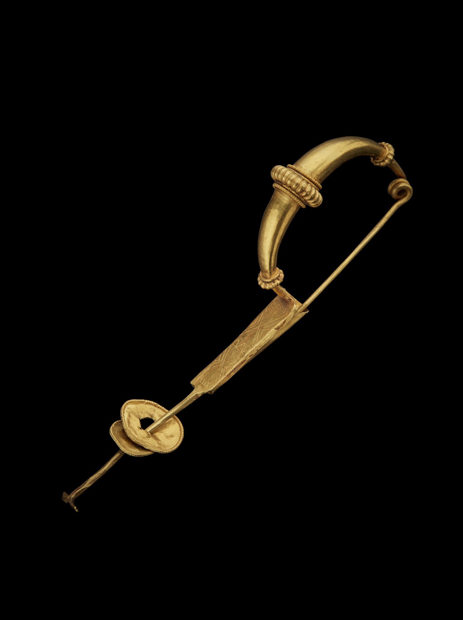 A GREEK GOLD FIBULA, SOUTHERN ITALY, CIRCA EARLY 4TH CENTURY B.C ...