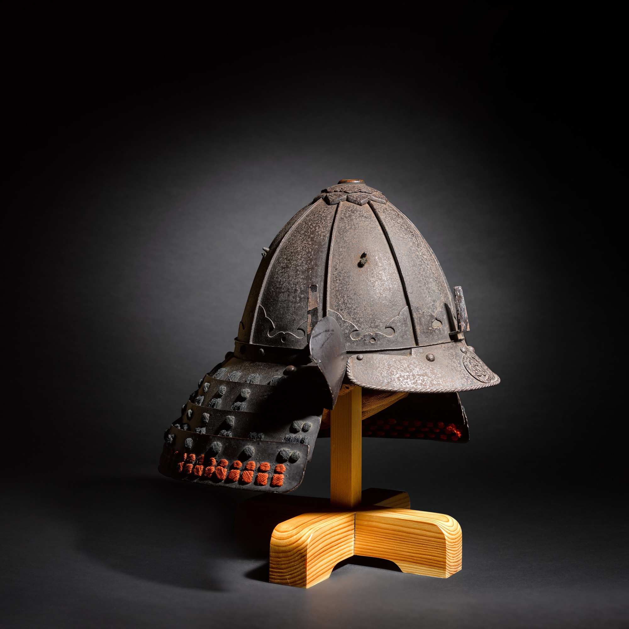 A shinomi-nari kabuto [high conical helmet] | Edo period, 17th century ...