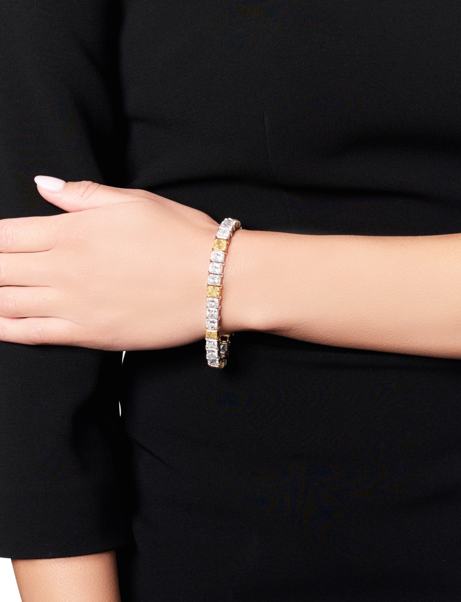 Colored Diamond and Diamond Bracelet | 卡地亞 | 彩色鑽石配鑽石手鏈 | Magnificent ...