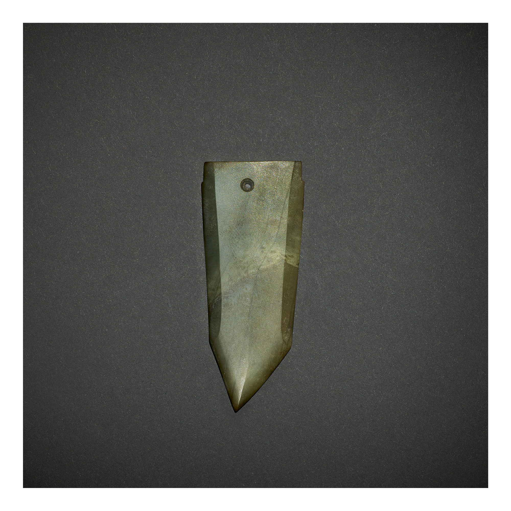 A MINIATURE GREEN JADE CEREMONIAL BLADE (GE), SHANG DYNASTY | Junkunc ...