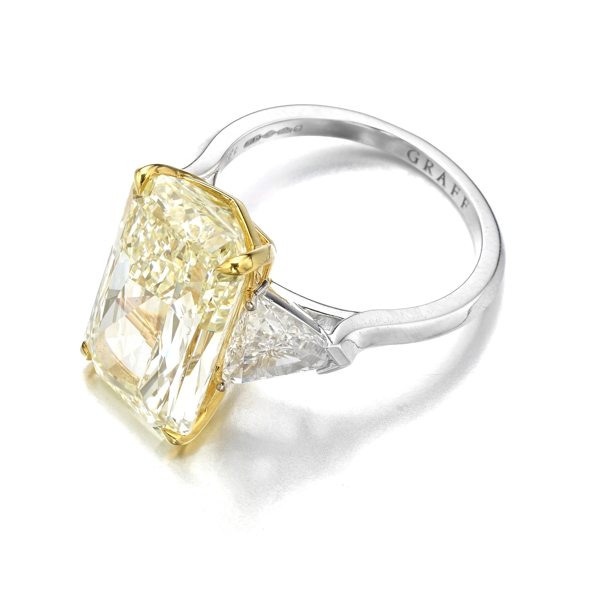 GRAFF | DIAMOND RING | Graff: Contrast & Colour | 2020 | Sotheby's