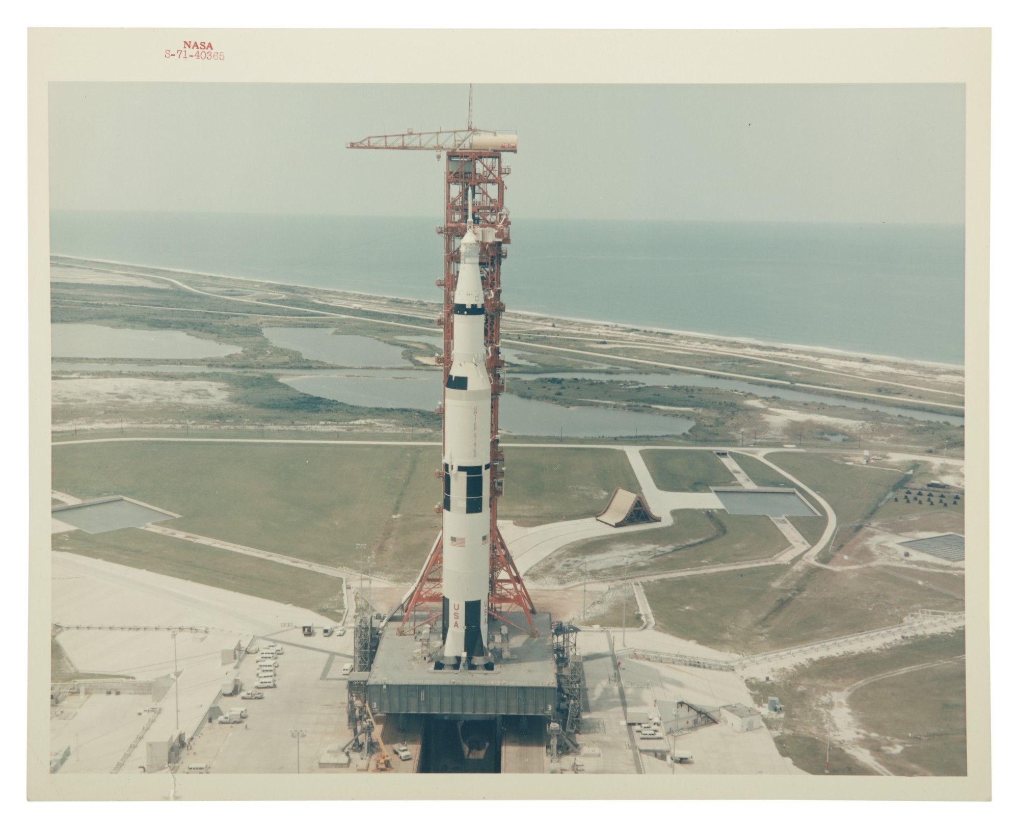 [APOLLO 15] THE LAUNCH VEHICLE ON PAD A. VINTAGE NASA "RED NUMBER ...