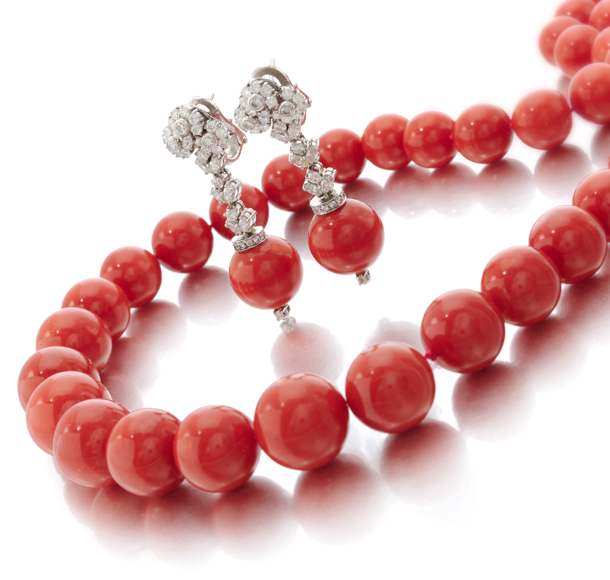 Coral and diamond necklace and earrings (Collana e orecchini in corallo ...