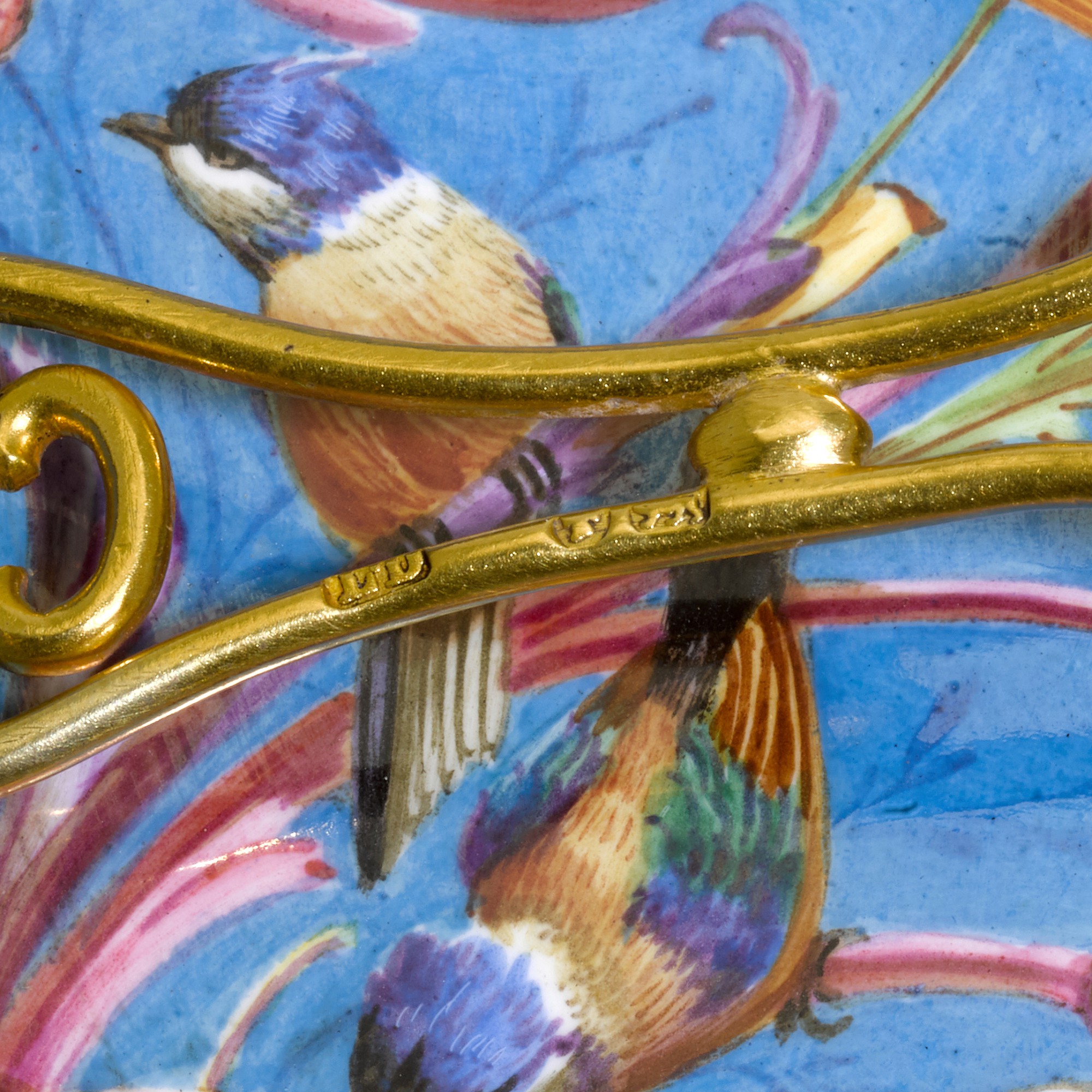 A PORCELAIN CARD CASE WITH SILVER-GILT MOUNTS, LOUIS DEE, LONDON, 1882 ...