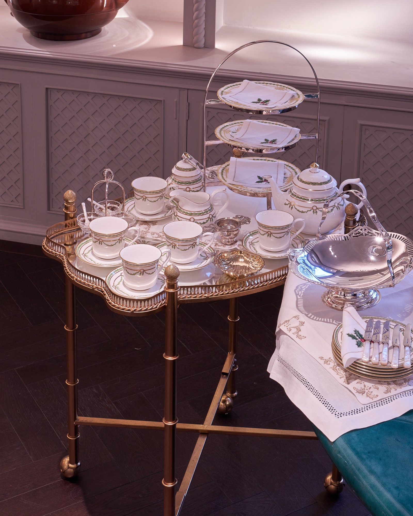 A Thomas Goode 'Green Garland' bone china part tea service, various ...