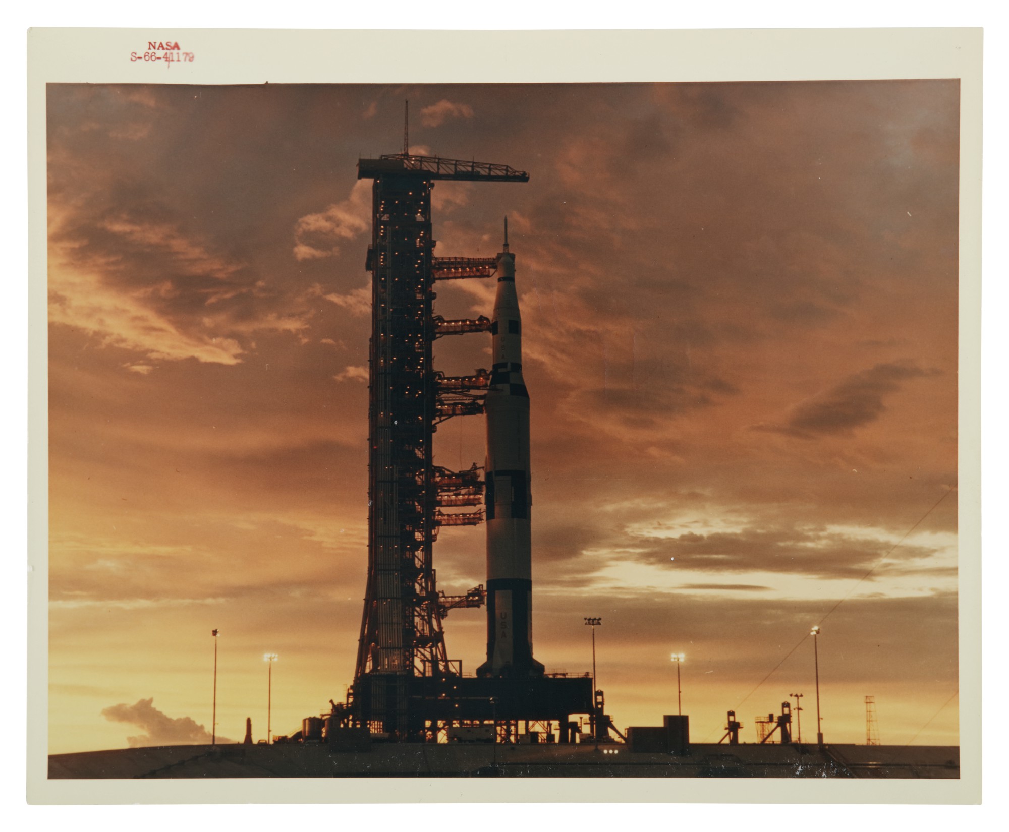 [APOLLO PROGRAM] SUNRISE AT PAD 39A DURING A CHECKOUT OF FACILITIES ...