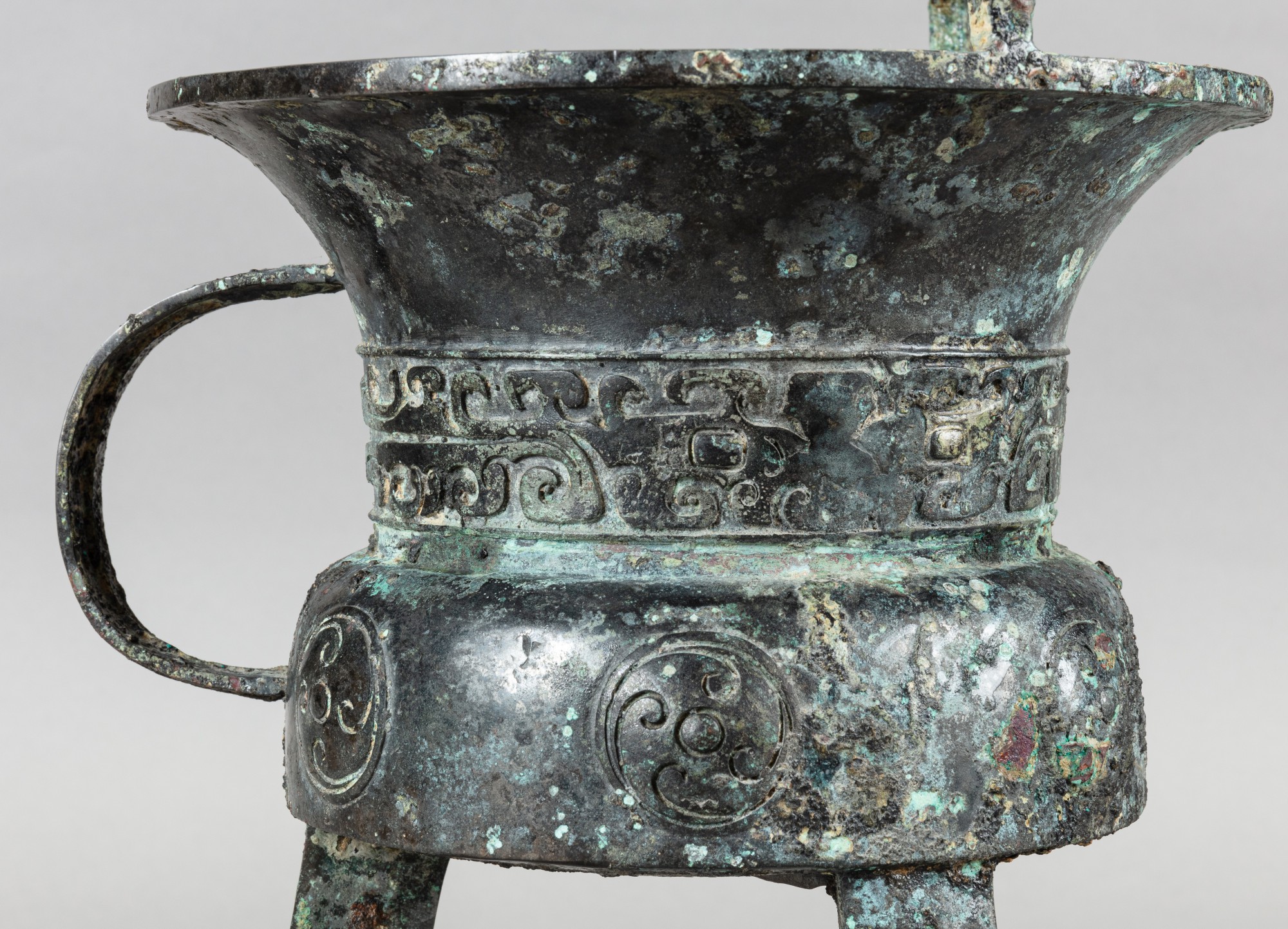 A rare and important archaic bronze goblet, Jia Early Shang dynasty ...