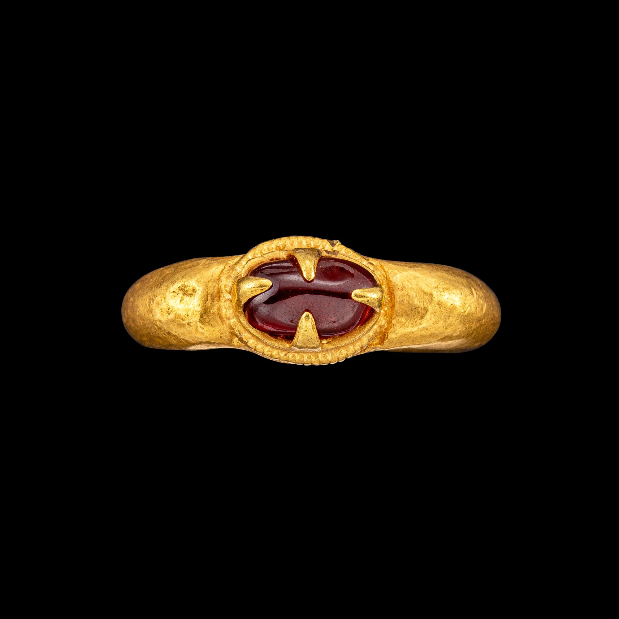 A gold and red-gem ring Khmer, 8th - 11th century | 八至十一世紀 高棉 金嵌紅寶戒指 ...
