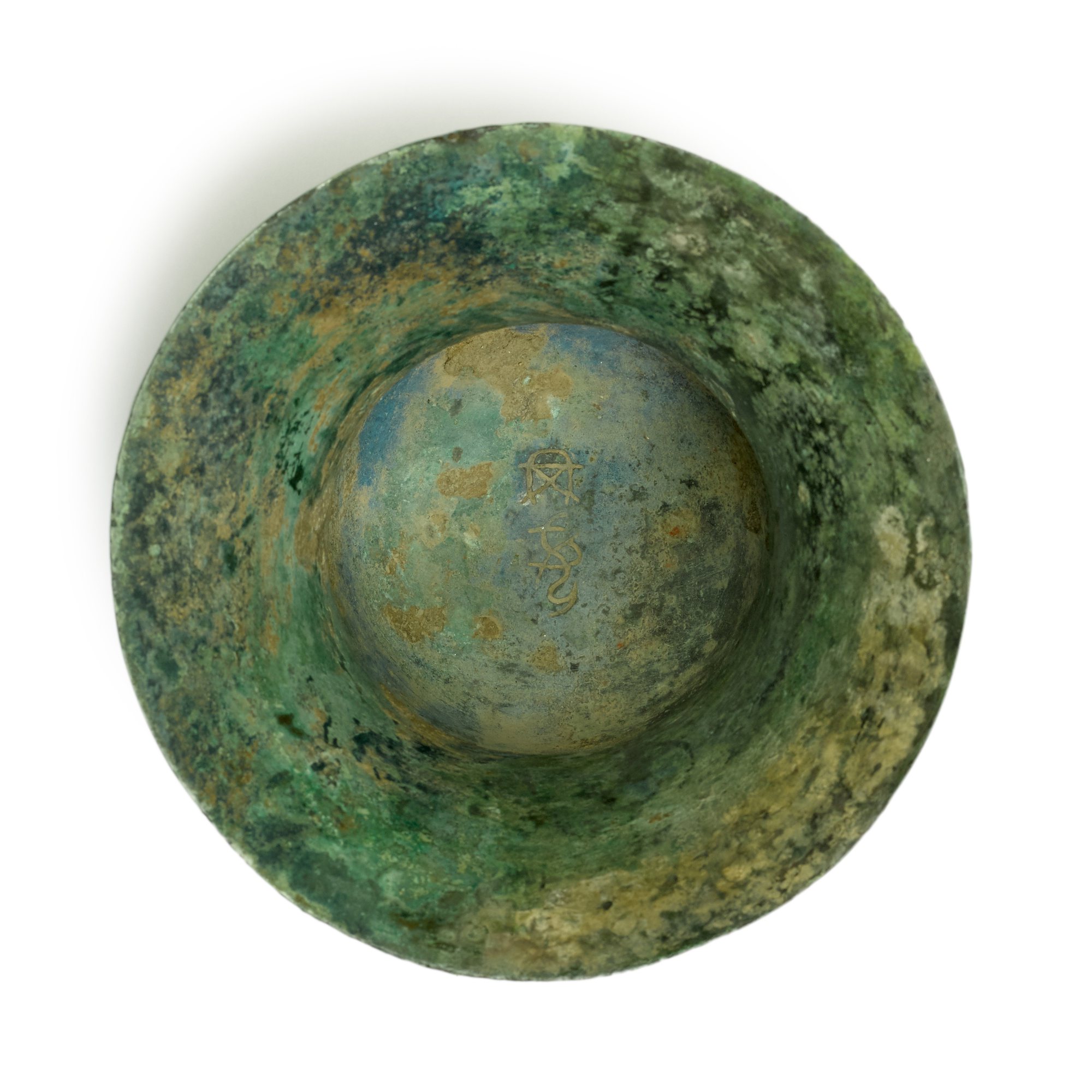 An inscribed archaic bronze ritual wine vessel, zun, Late Shang ...