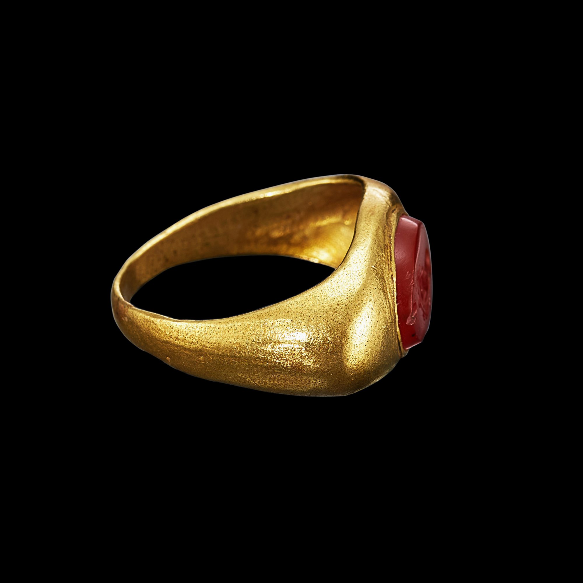 A solid gold ring with carnelian intaglio of Nandi Khmer, 7th-12th ...