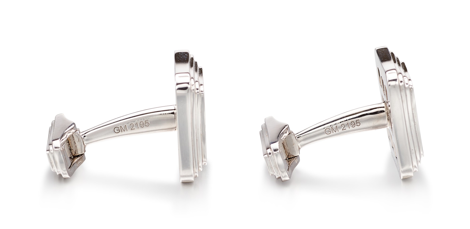 Pair of Diamond Cufflinks | 格拉夫| 鑽石袖扣一對 (鑽石共重約3.10克拉) | Graff: Moment ...
