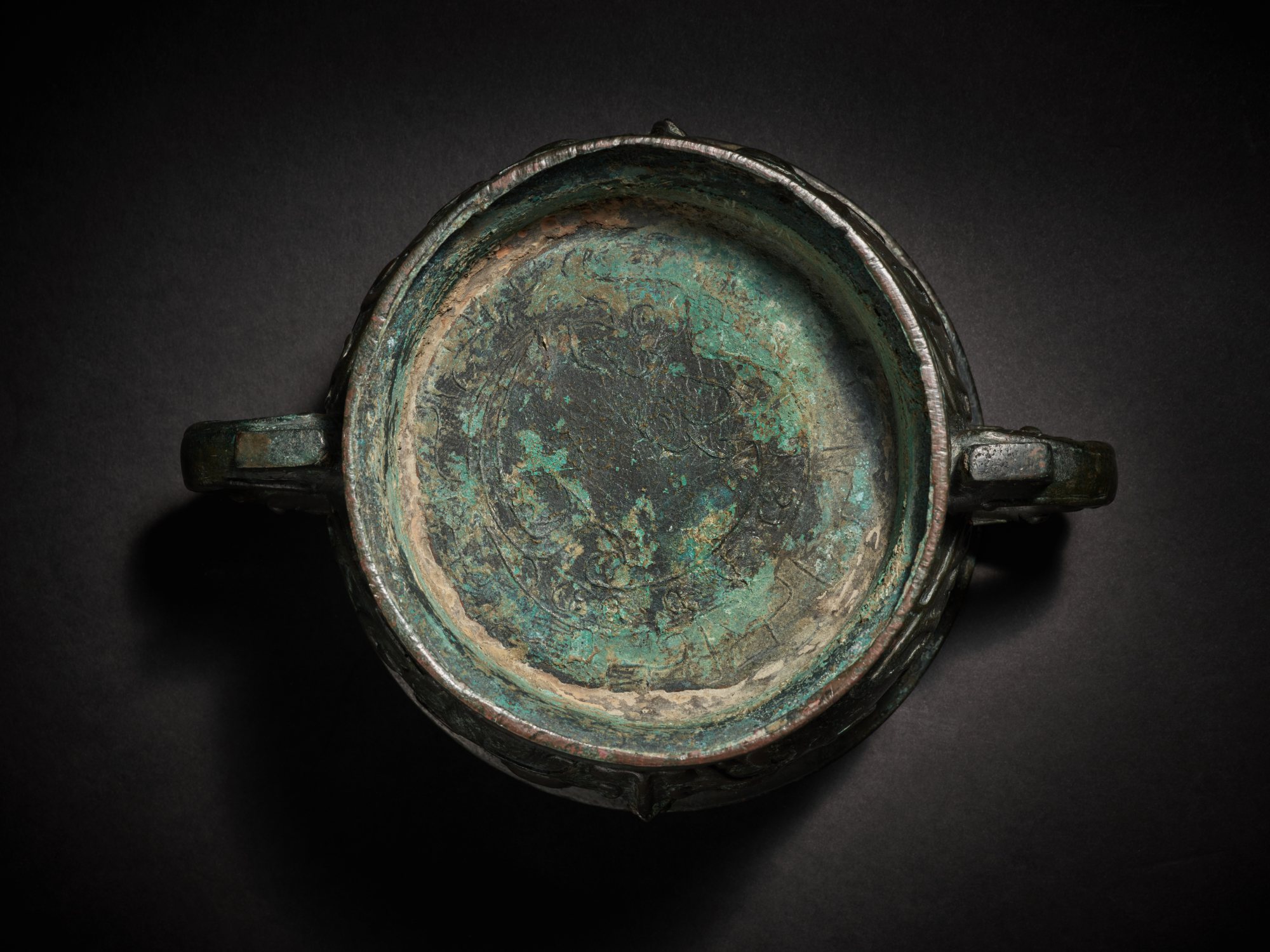 An archaic bronze ritual food vessel (Gui), Western Zhou dynasty | 西周 ...