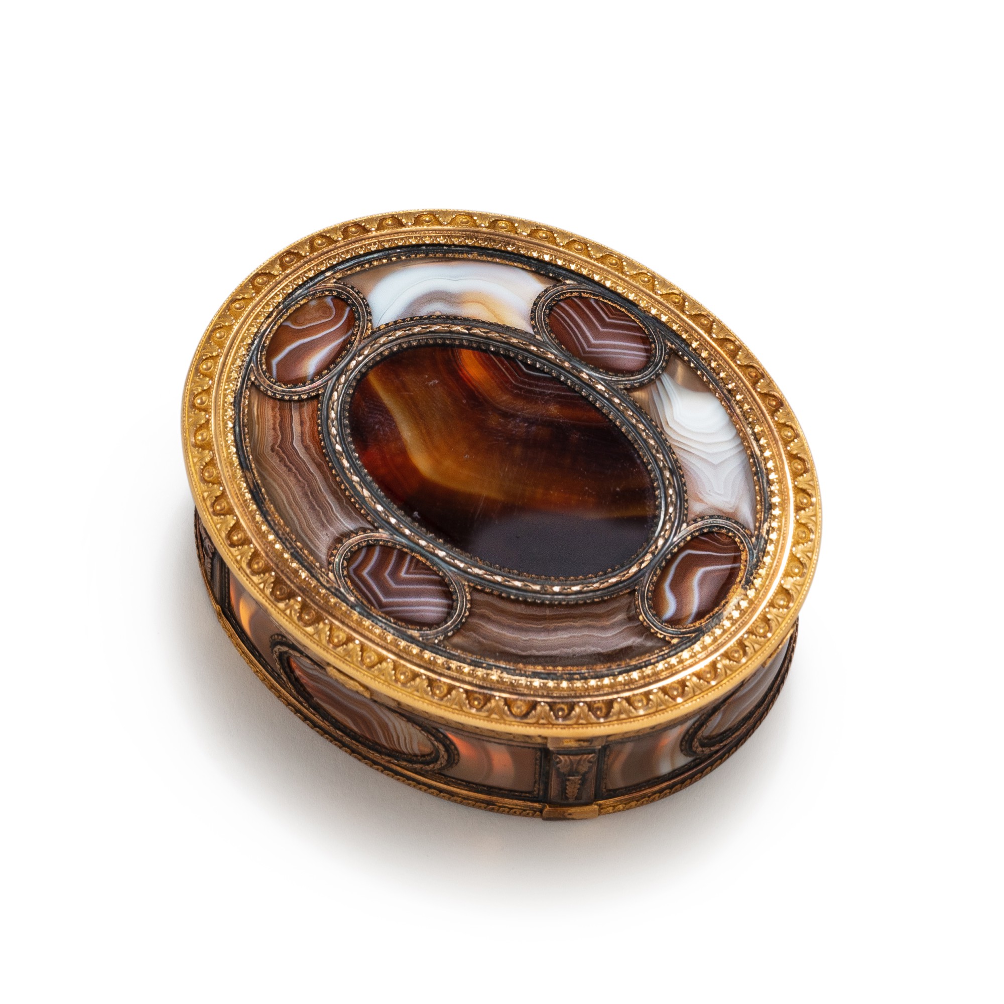 A hardstone snuff box with two-coloured gold and parcel-gilt silver ...