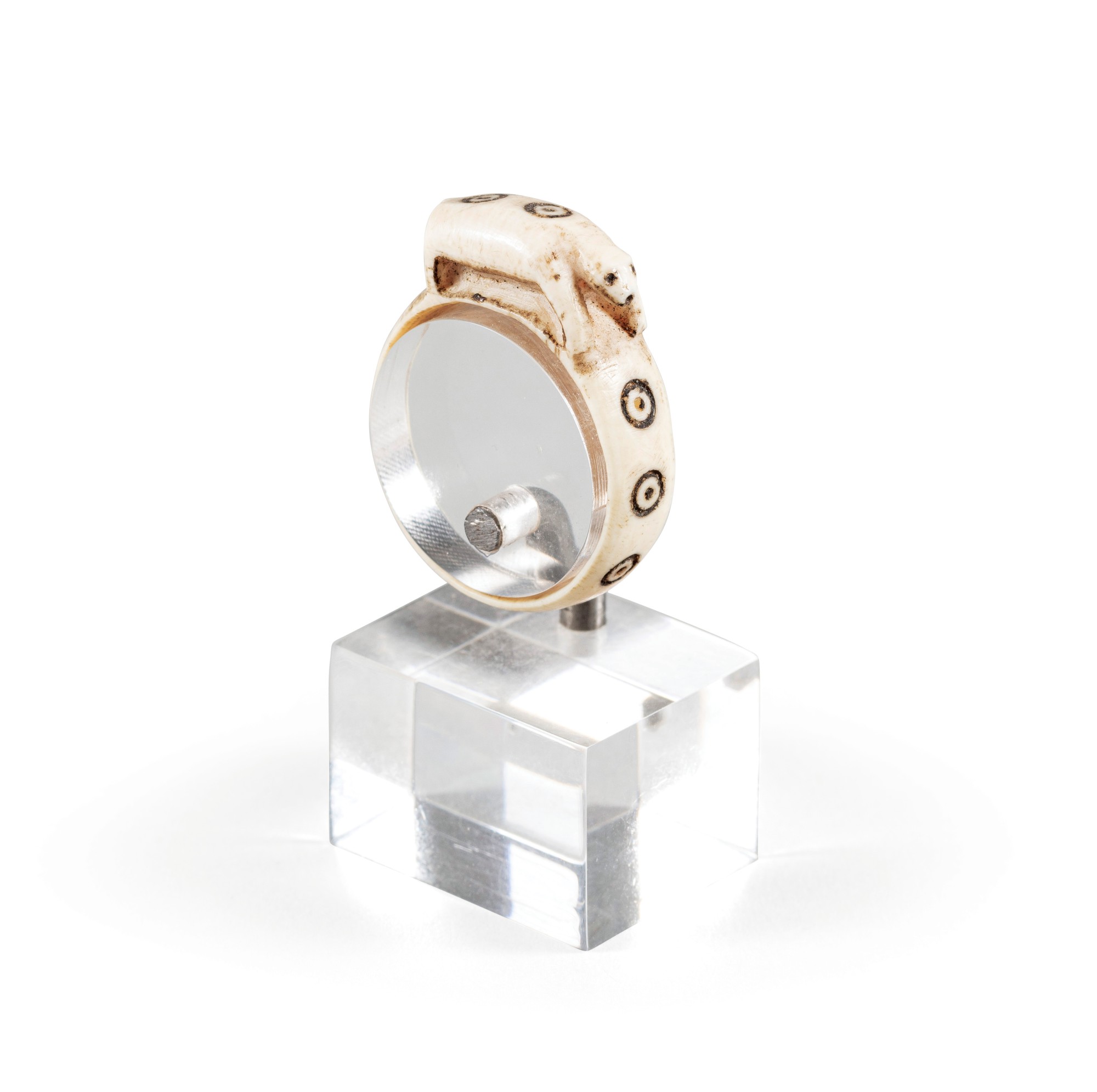 Ensemble de cinq objets, Inuit, Alaska | Five objects, Inuit, Alaska ...