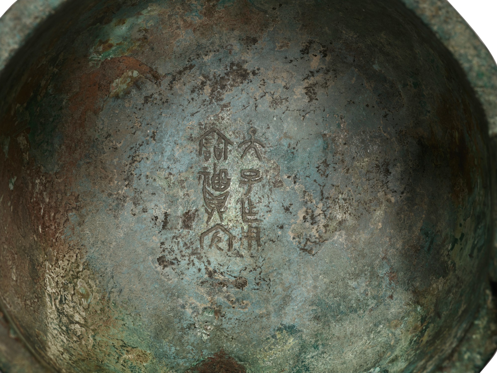 An archaic bronze ritual food vessel (Ding), Late Shang dynasty | 商末 ...