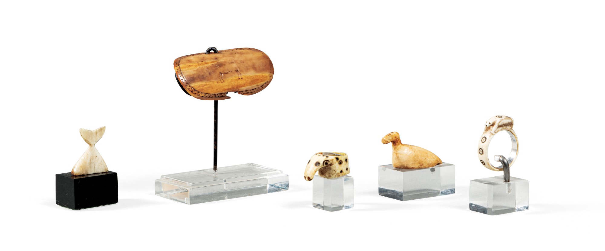 Ensemble de cinq objets, Inuit, Alaska | Five objects, Inuit, Alaska ...