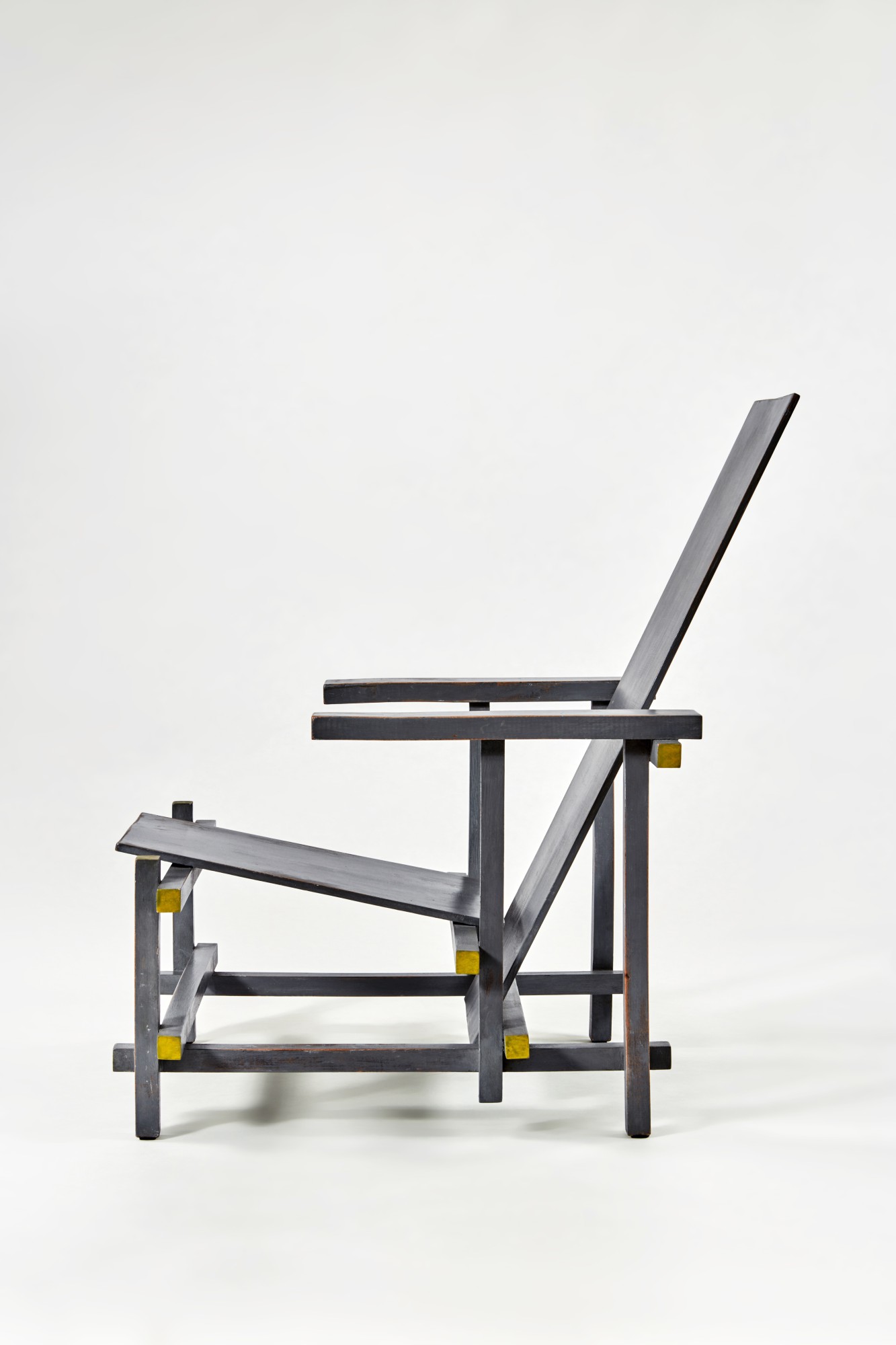 "Rood Blauwe" Chair | Design Agenda: The Collection of Michael Maharam ...