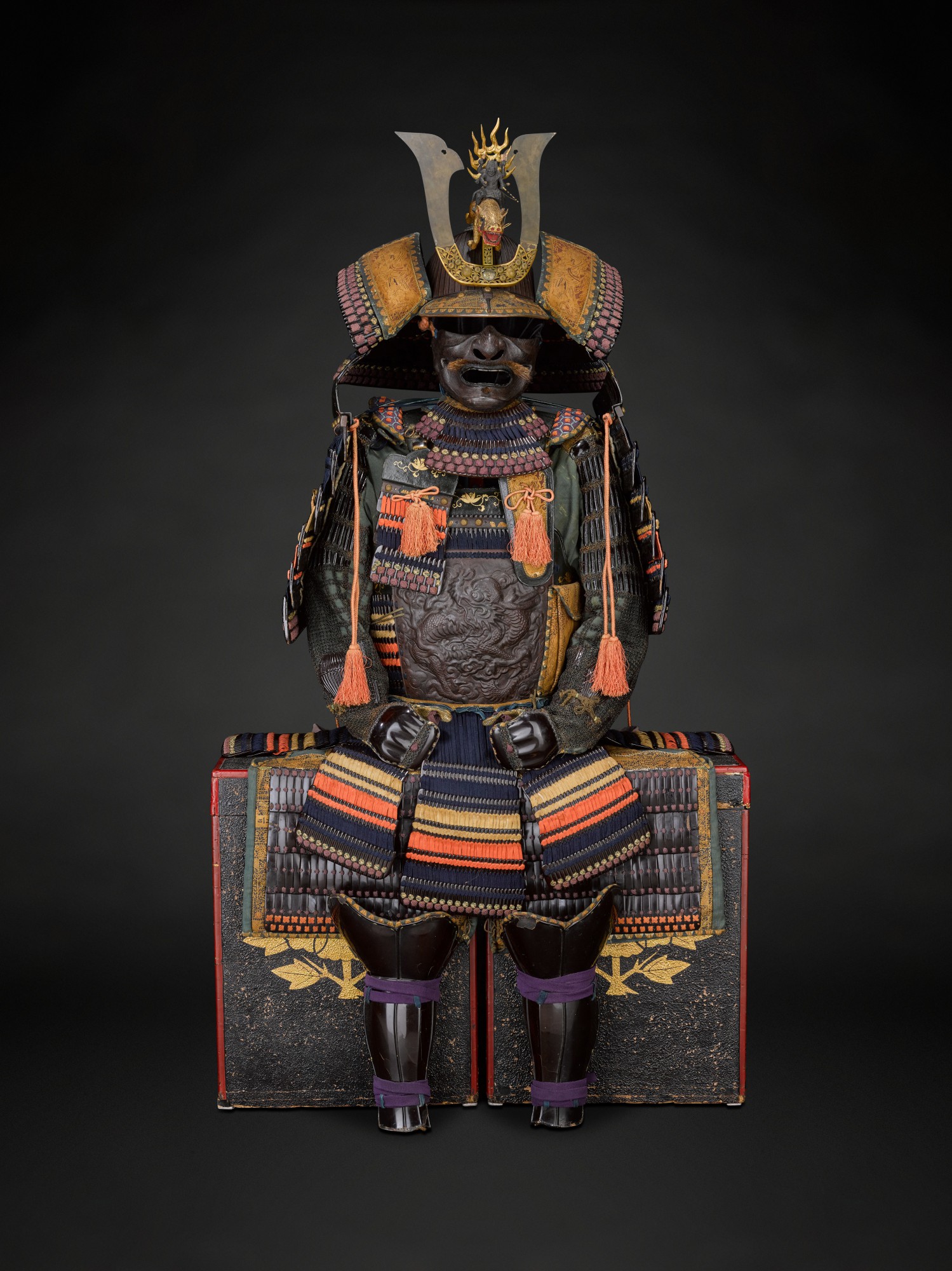 An iroiro-odoshi nimai-do gusoku [armour with variegated lacing] | The ...