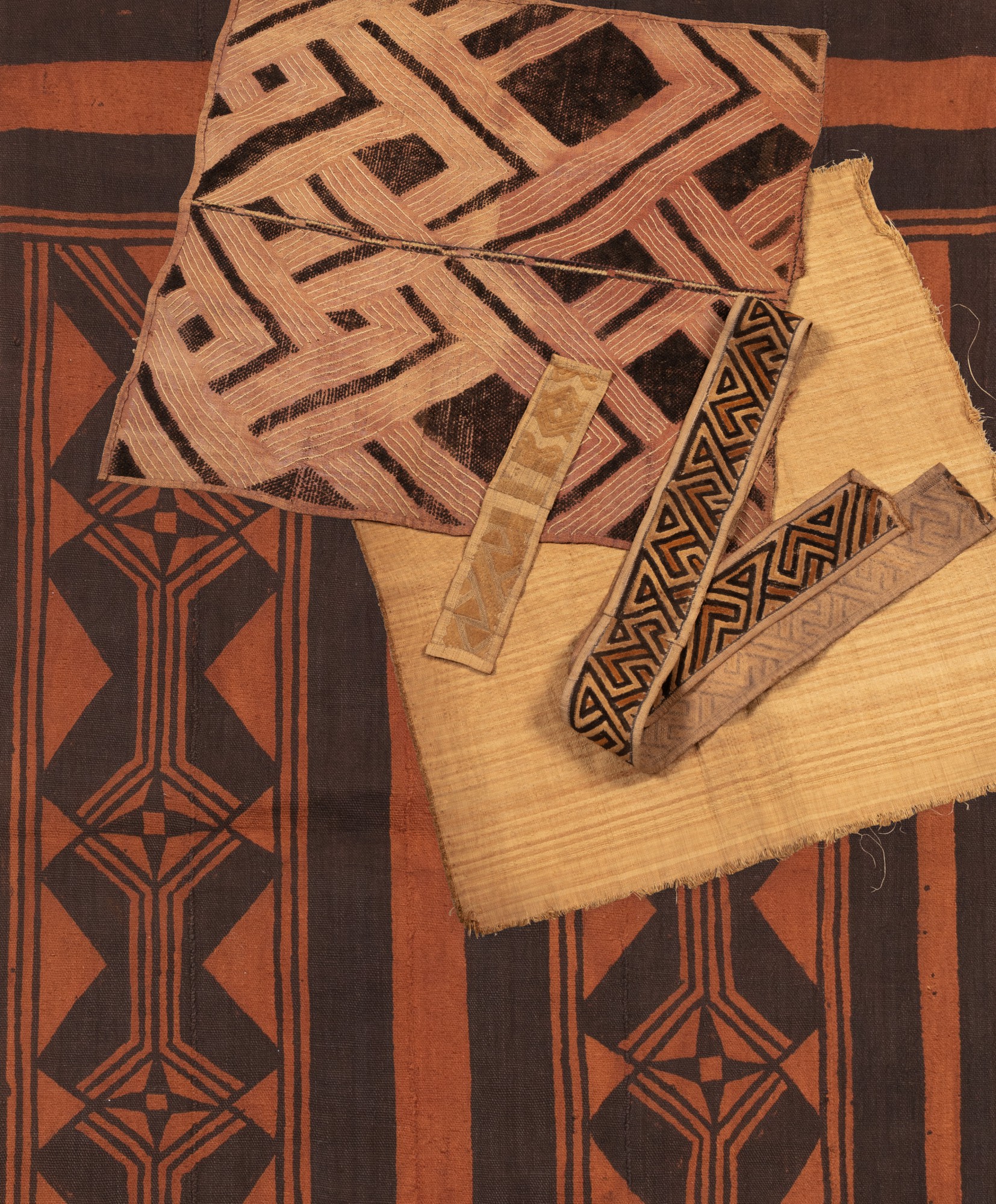 Cinq tissus, Kuba, République Démocratique du Congo | Five Kuba clothes ...