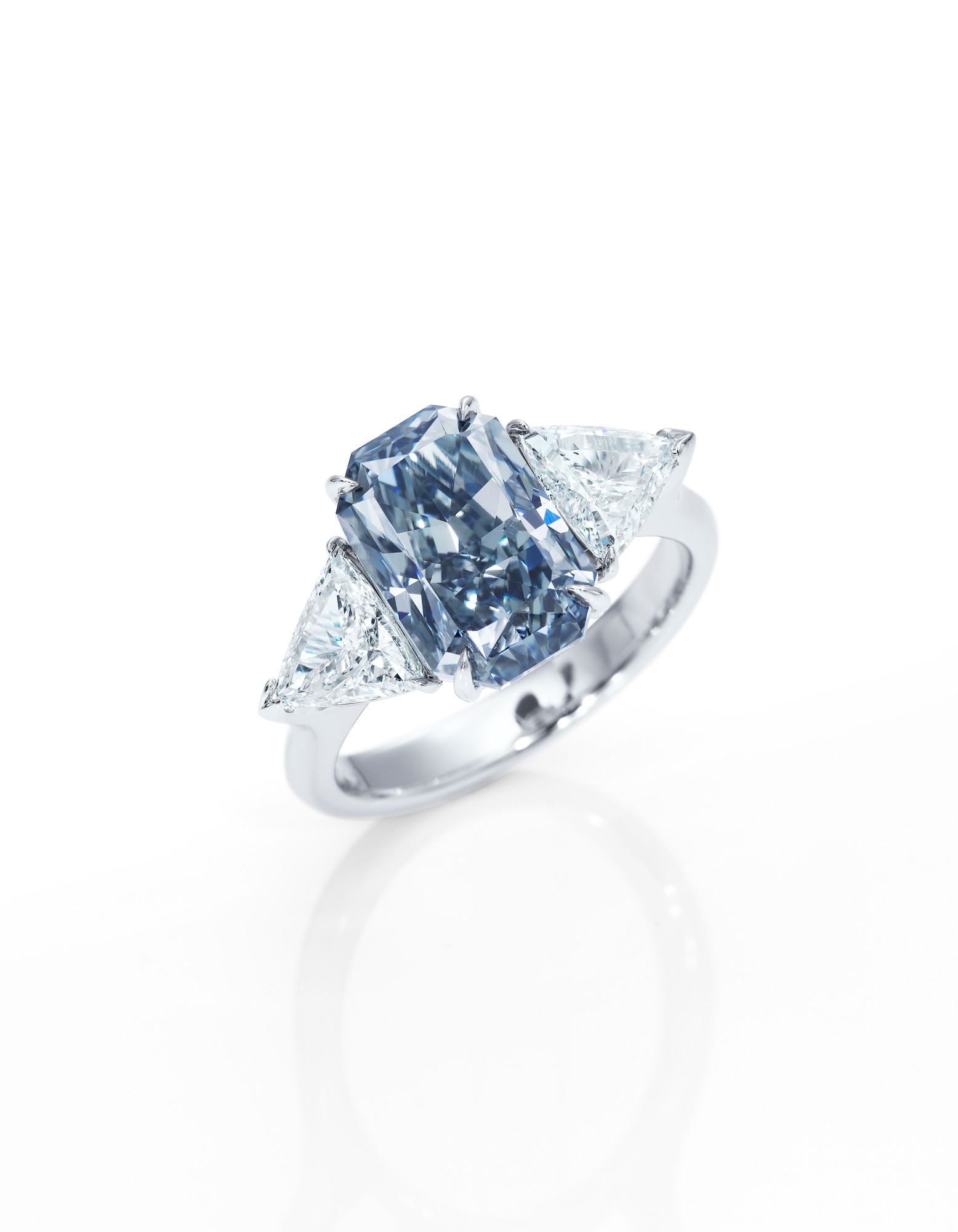 FANCY DARK GREY-BLUE DIAMOND AND DIAMOND RING 3.88卡拉 暗彩灰藍色 鑽石 配 鑽石 戒指 ...