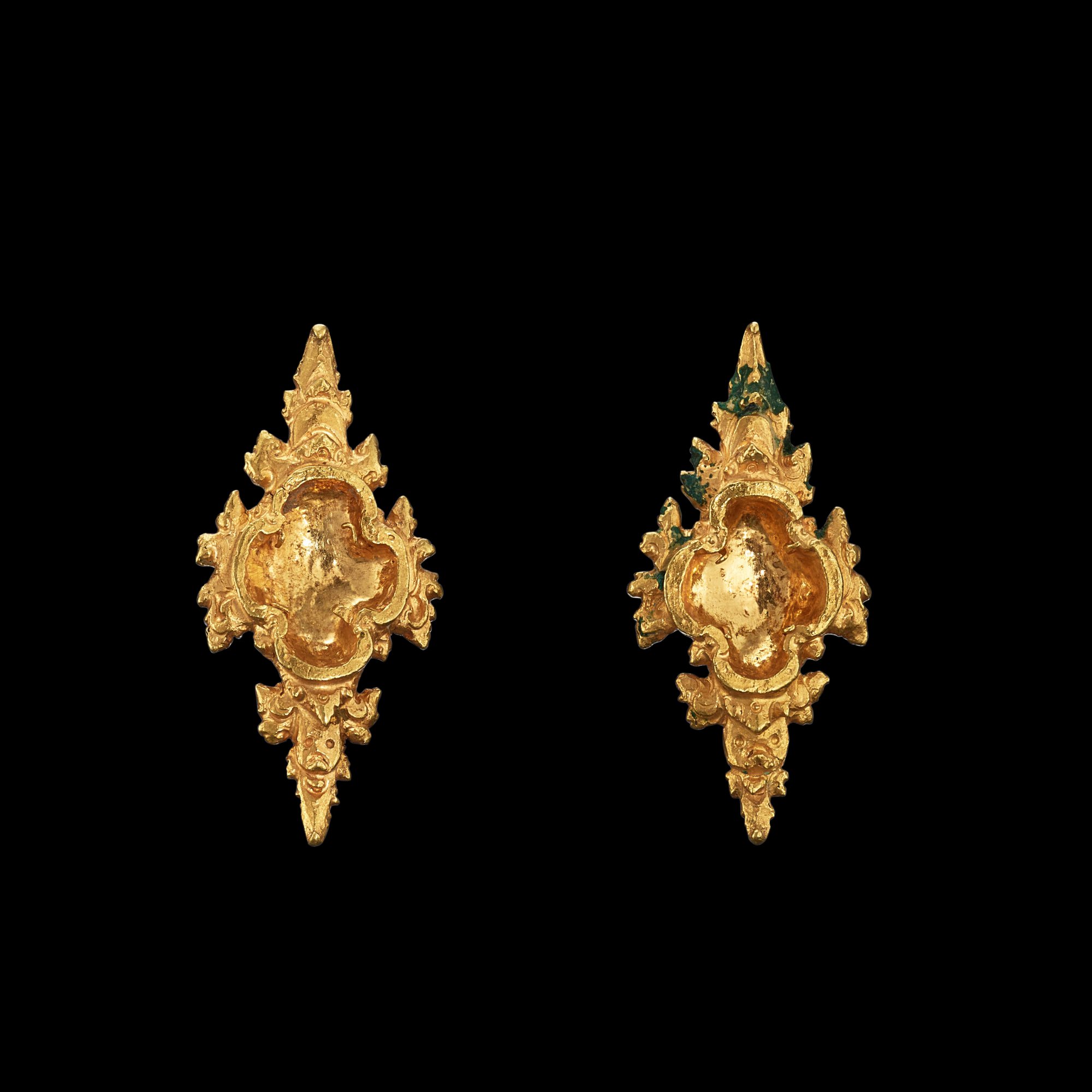 A pair of gold earrings Java, Indonesia, 7th - 12th century | 印尼爪哇 ...