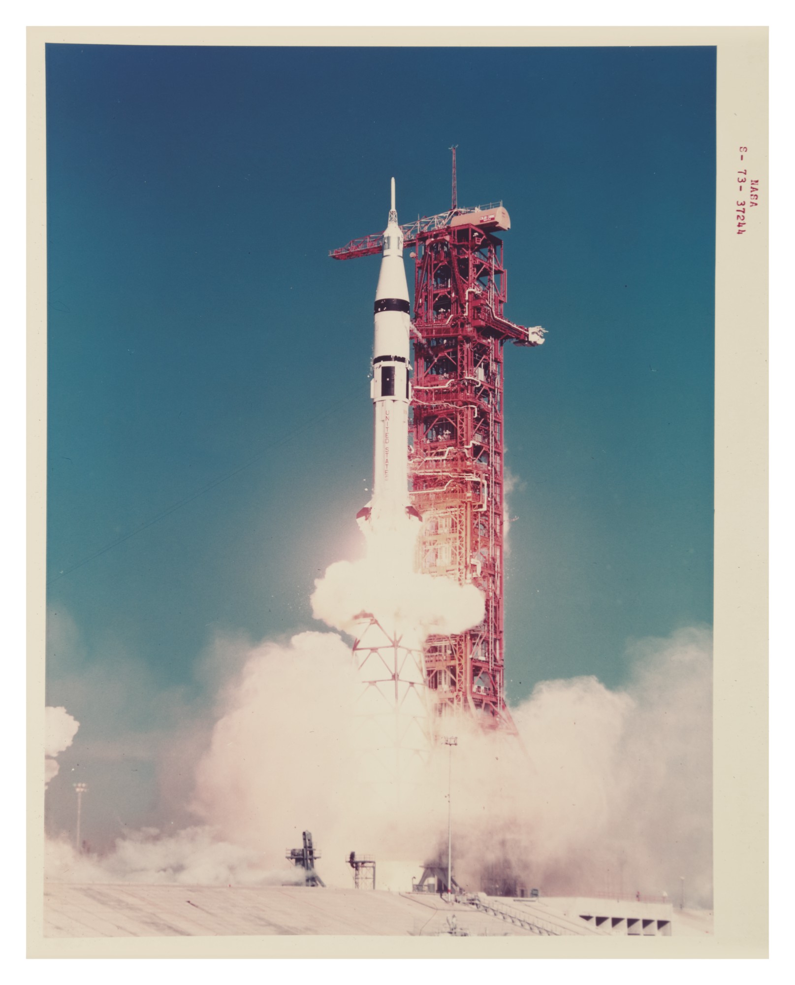 [SKYLAB 4] LIFTOFF. VINTAGE NASA "RED NUMBER" PHOTOGRAPH, 16 NOVEMBER ...