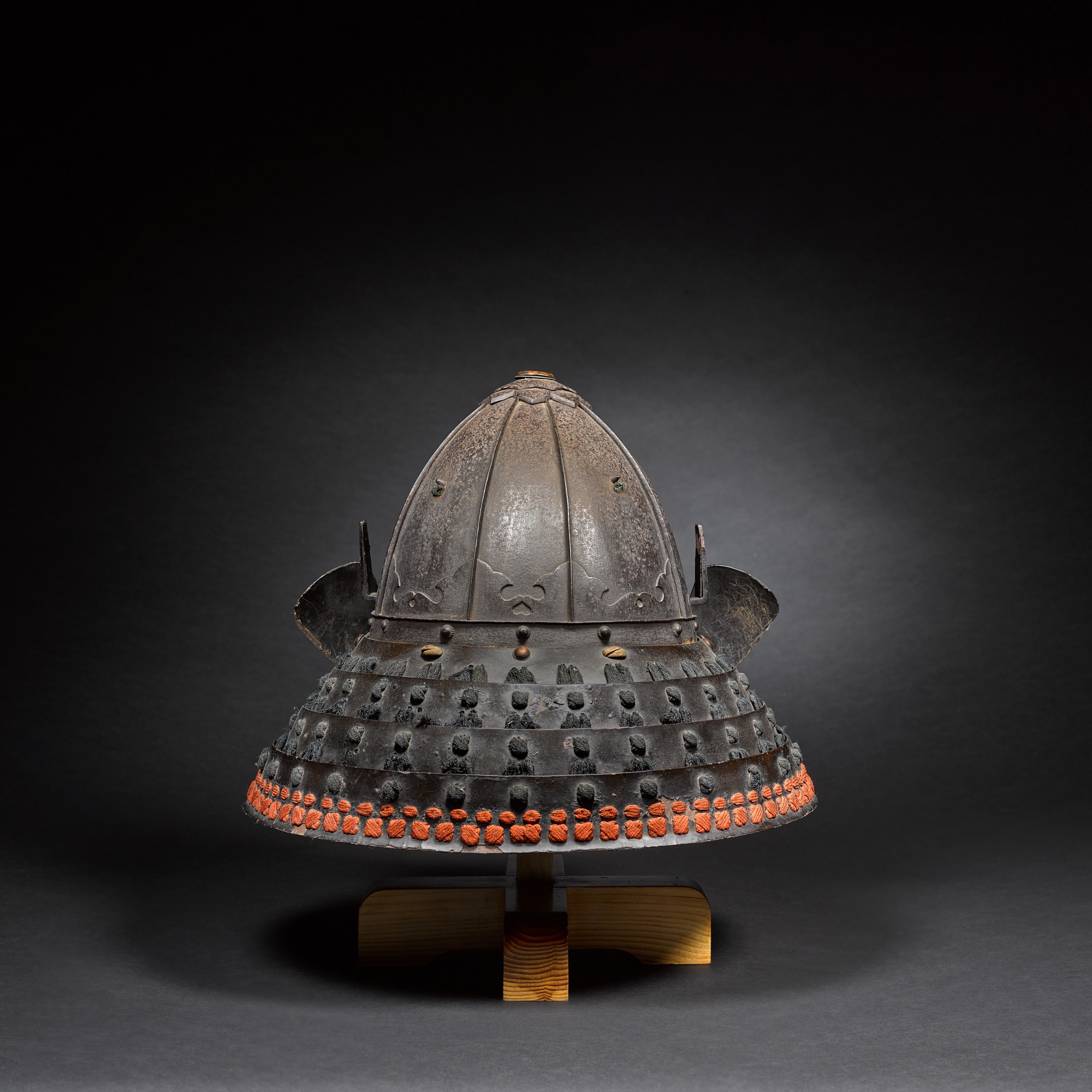 A shinomi-nari kabuto [high conical helmet] | Edo period, 17th century ...