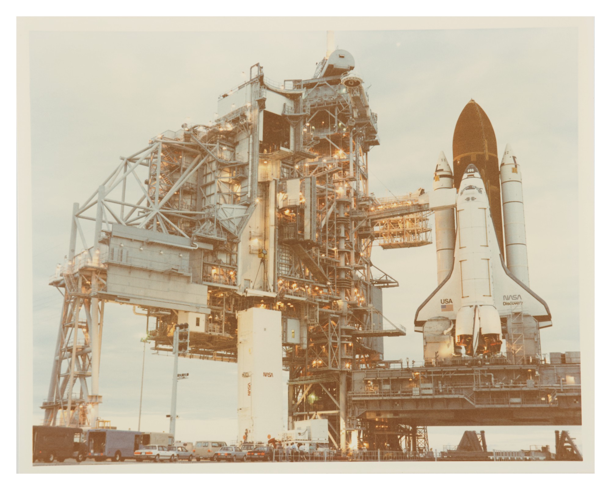 [SHUTTLE DISCOVERY (STS-26)] DISCOVERY POISED FOR LAUNCH ON PAD 39A ...