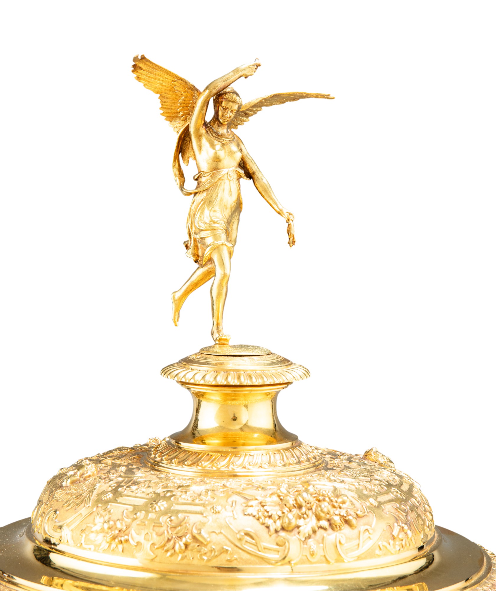 A large Edwardian 18 carat gold cup and cover, Sebastian Garrard for R ...