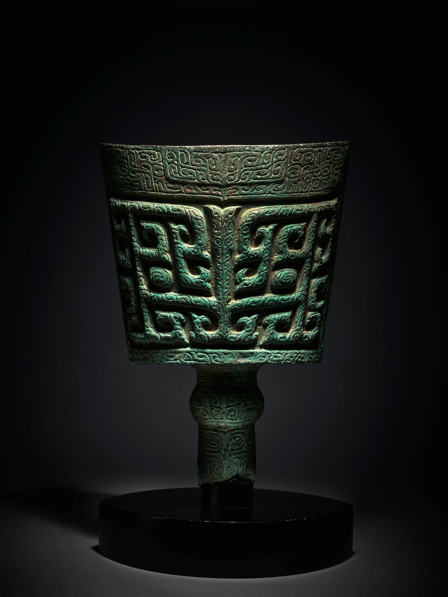 An extremely large archaic bronze ritual bell (Nao), Late Shang / Early ...